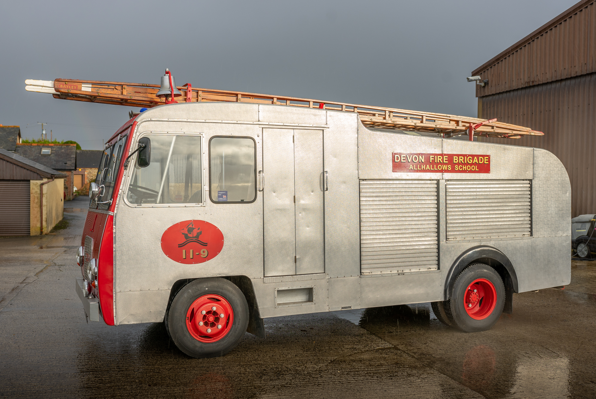 1964 BEDFORD J2 FIRE ENGINE for sale by auction in Crediton, Devon ...