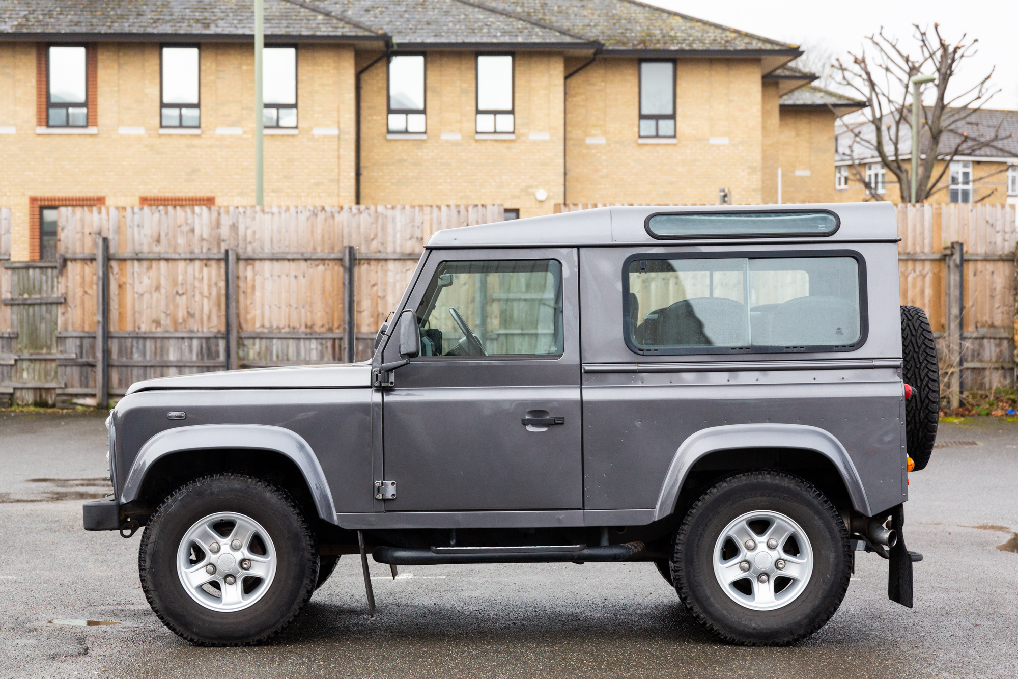 2005 LAND ROVER DEFENDER 90 XS TD5 for sale by auction in Epsom, Surrey ...