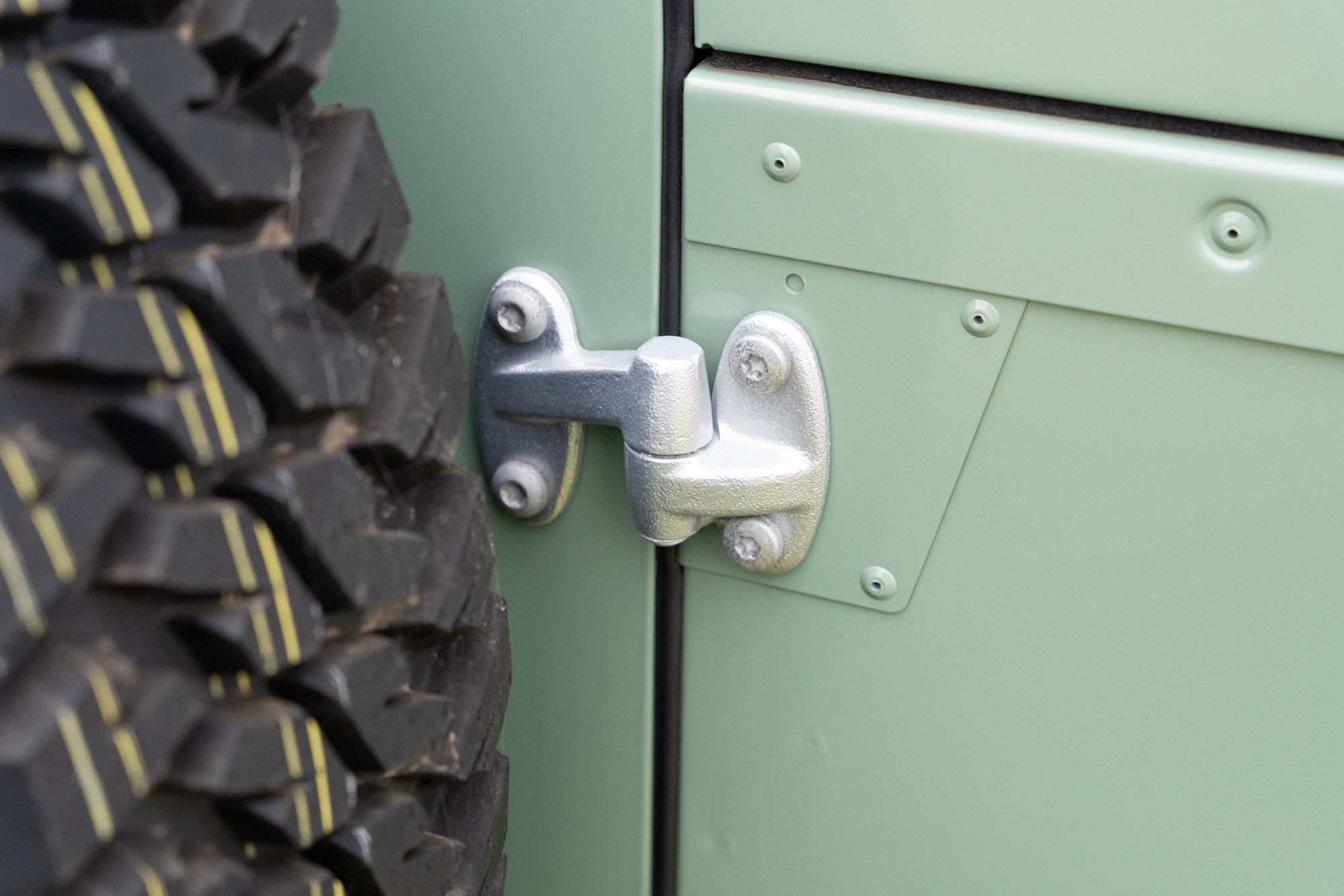 2015 LAND ROVER DEFENDER 90 HERITAGE - JLR PRESS CAR for sale by ...