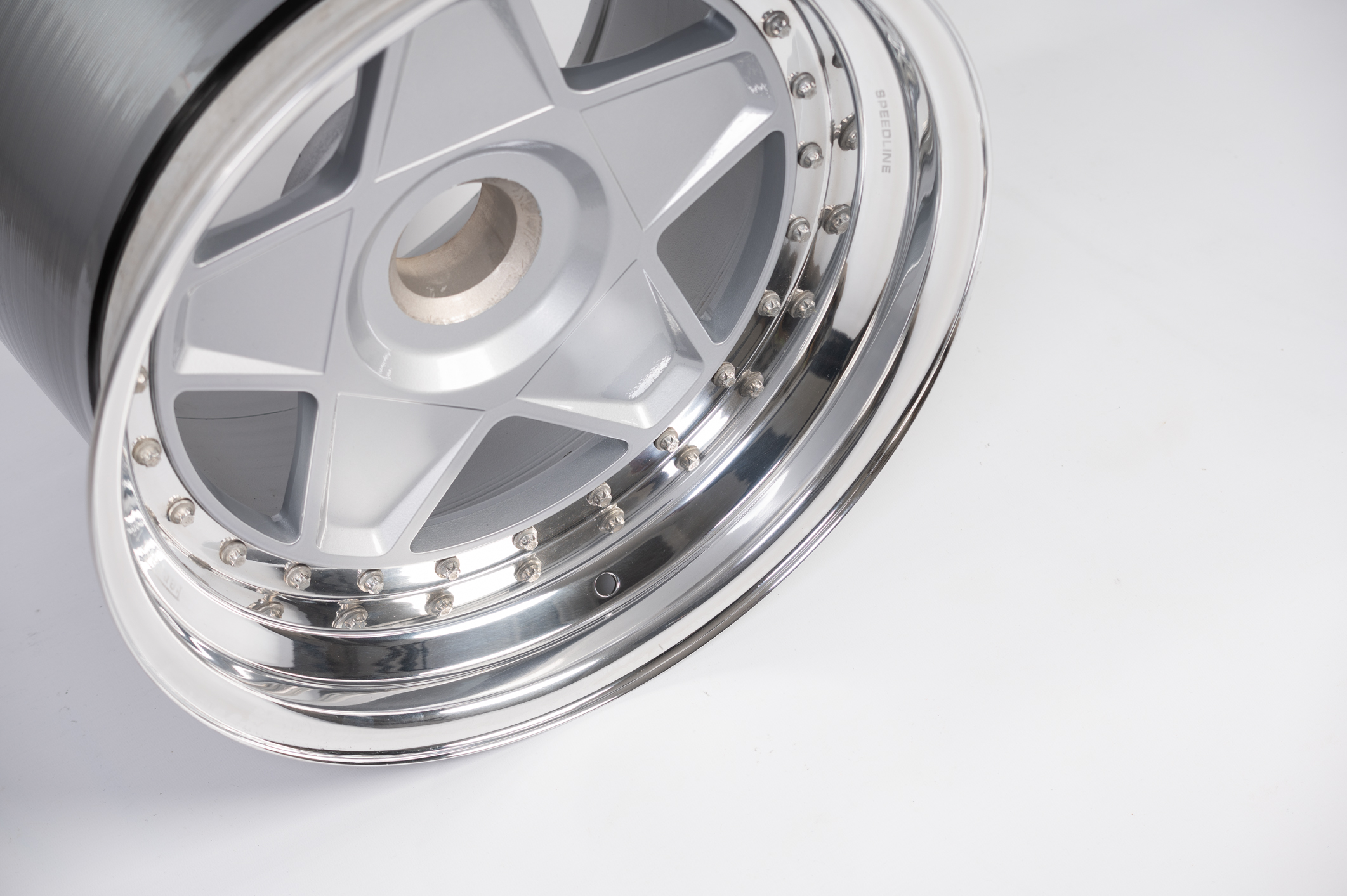 FERRARI F40 - SET OF RESTORED ALLOY WHEELS for sale by auction in Poole ...