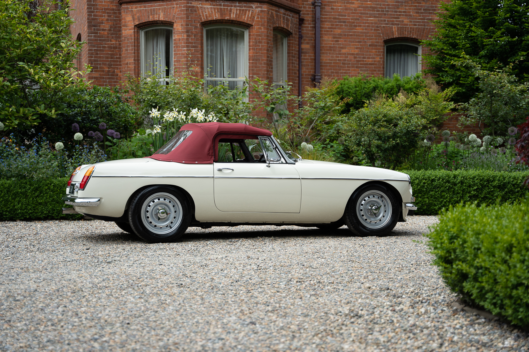 1966 MGB ROADSTER ABINGDON EDITION BY FRONTLINE DEVELOPMENTS for sale by auction in Dublin, Ireland