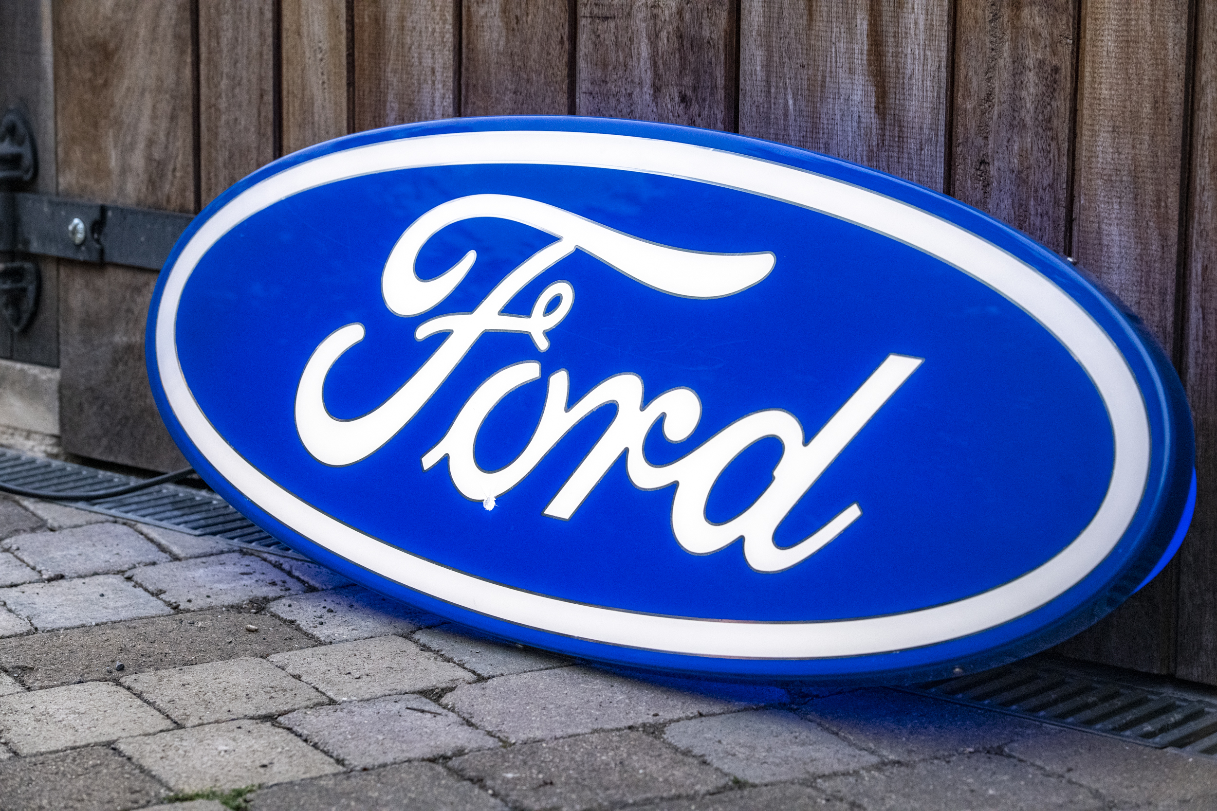 FORD ILLUMINATED SIGN for sale by auction in Corsham, Wiltshire ...