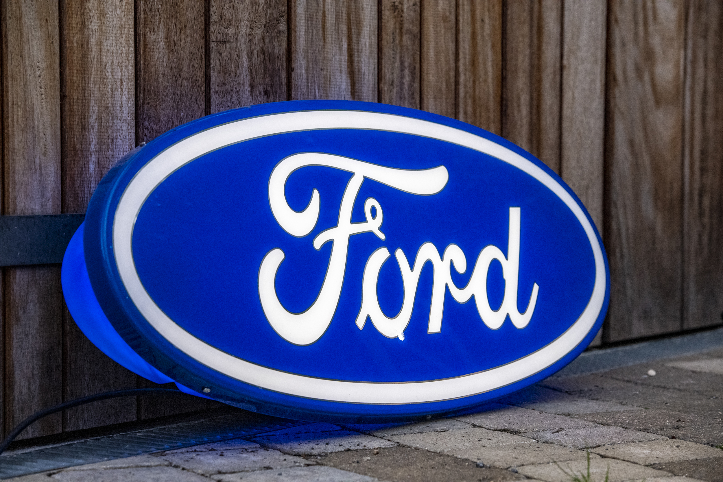FORD ILLUMINATED SIGN for sale by auction in Corsham, Wiltshire ...
