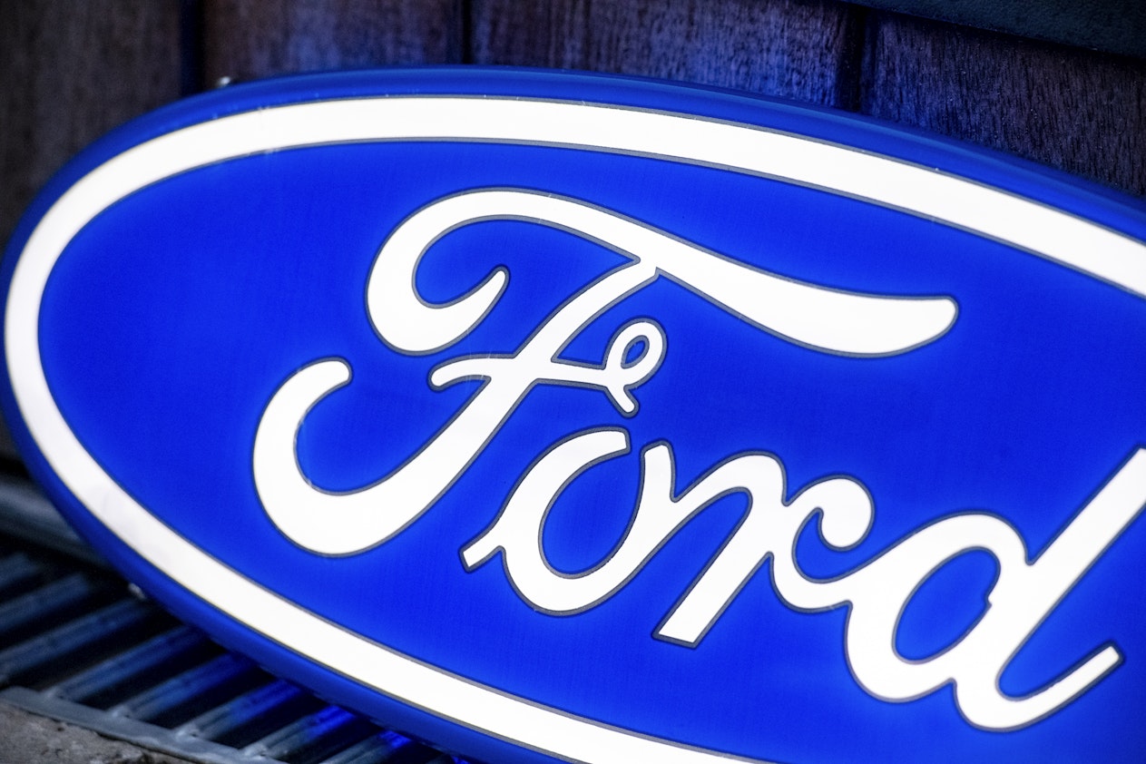 FORD ILLUMINATED SIGN for sale by auction in Corsham, Wiltshire ...