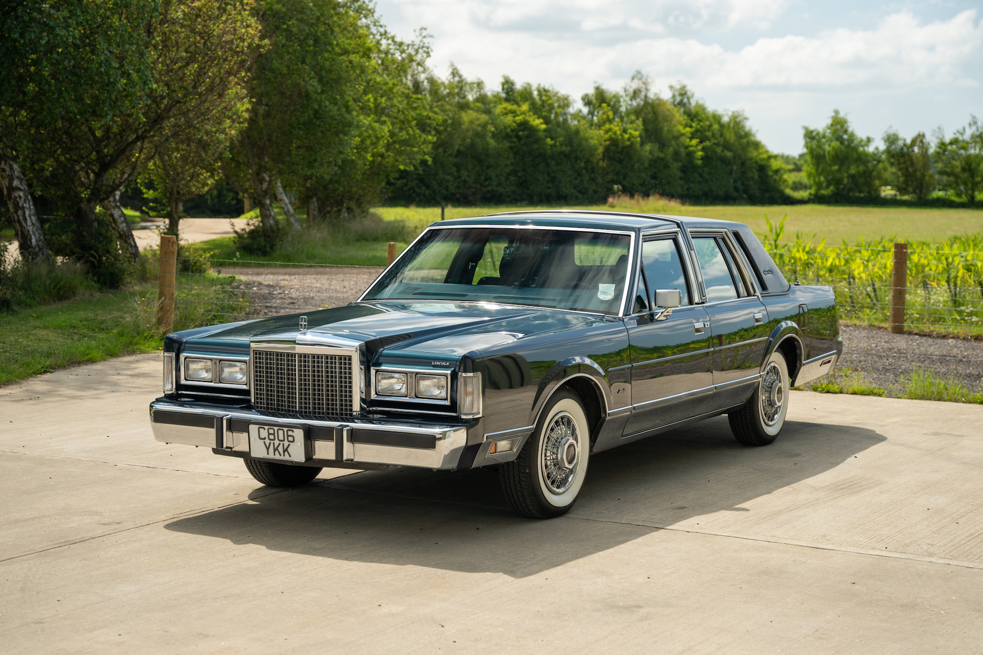 1986 LINCOLN TOWN CAR for sale by auction in Chichester, West Sussex ...
