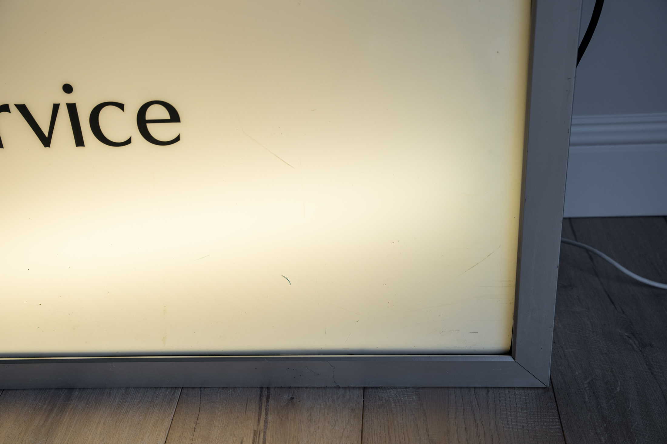 BENTLEY SALES AND SERVICE ILLUMINATED SIGN for sale by auction in ...