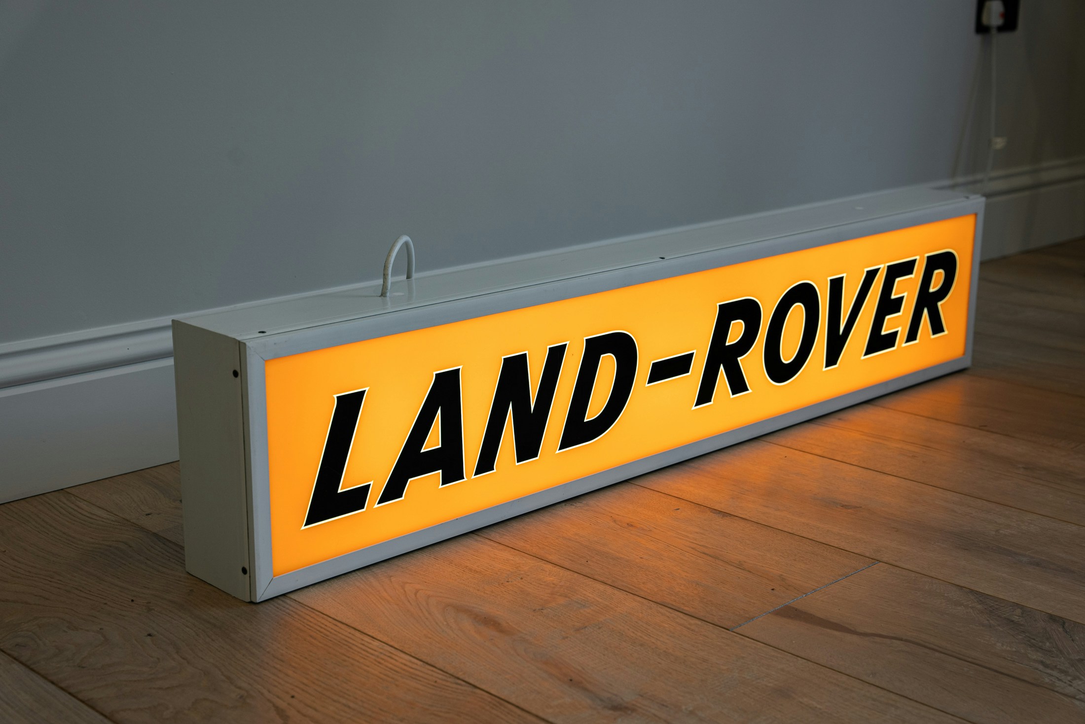 LAND ROVER ILLUMINATED DEALERSHIP SIGN for sale by auction in Hassocks ...