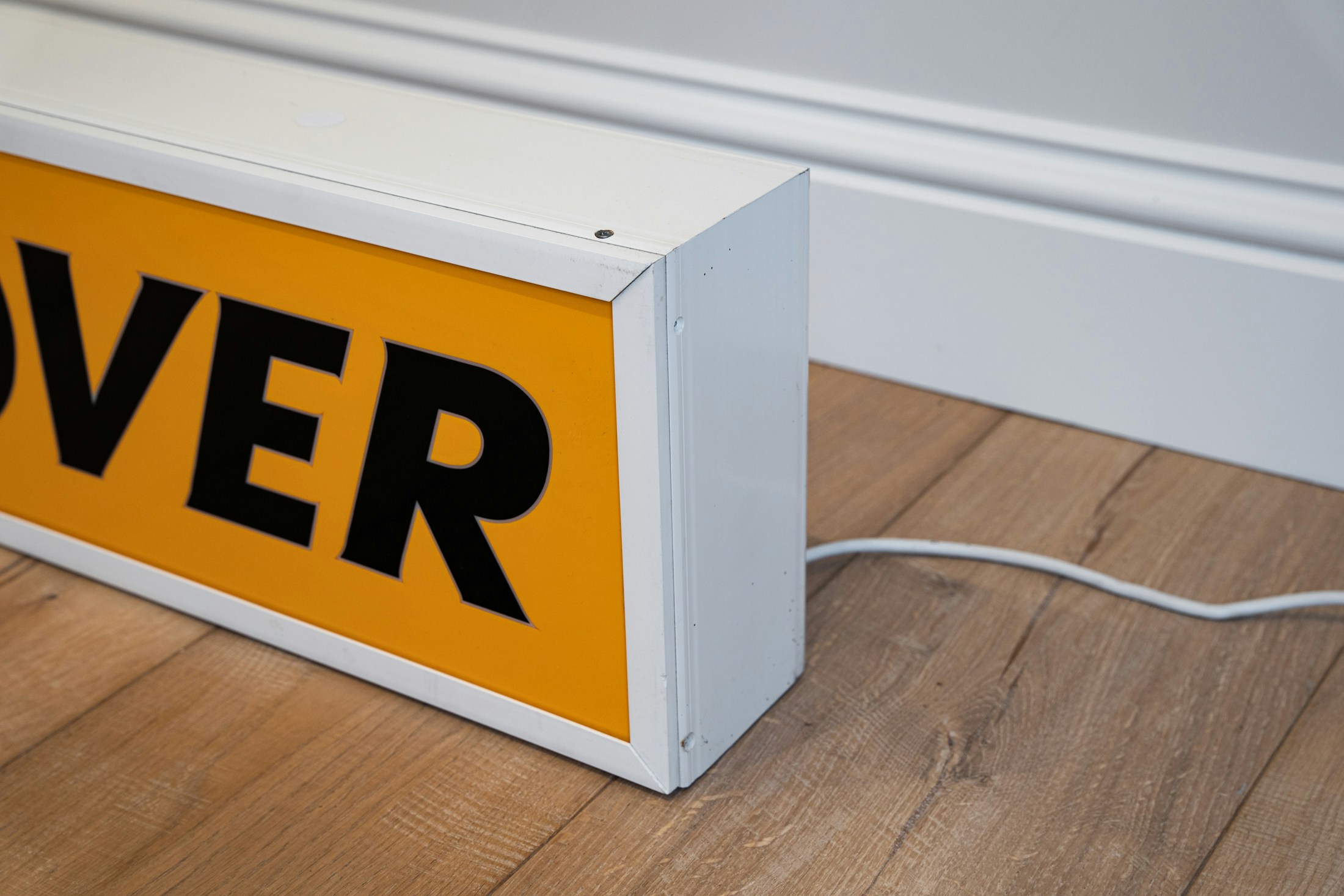 LAND ROVER ILLUMINATED DEALERSHIP SIGN for sale by auction in Hassocks ...