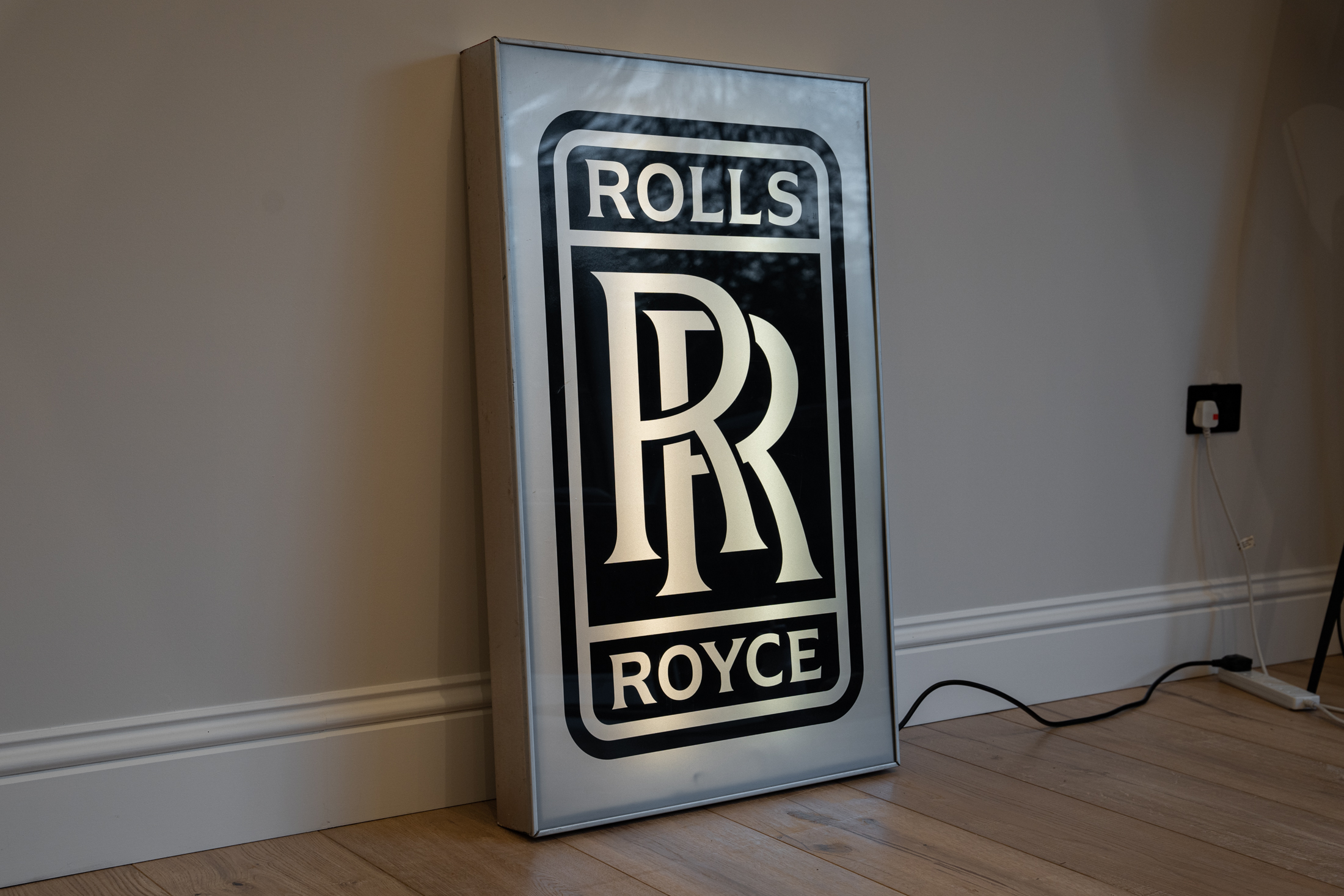 ROLLS-ROYCE ILLUMINATED DEALERSHIP SIGN for sale by auction in Hassocks ...