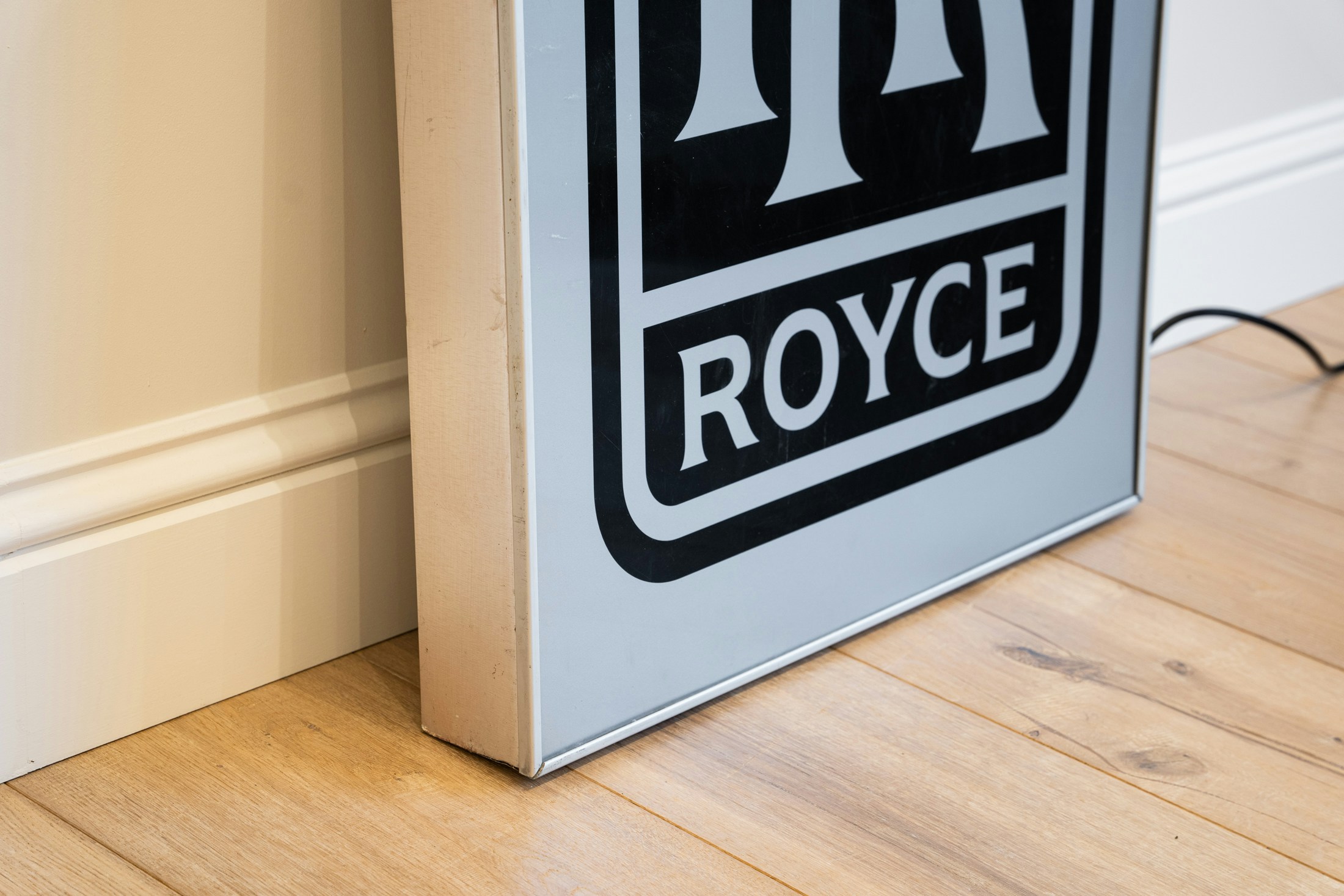 ROLLS-ROYCE ILLUMINATED DEALERSHIP SIGN for sale by auction in Hassocks ...