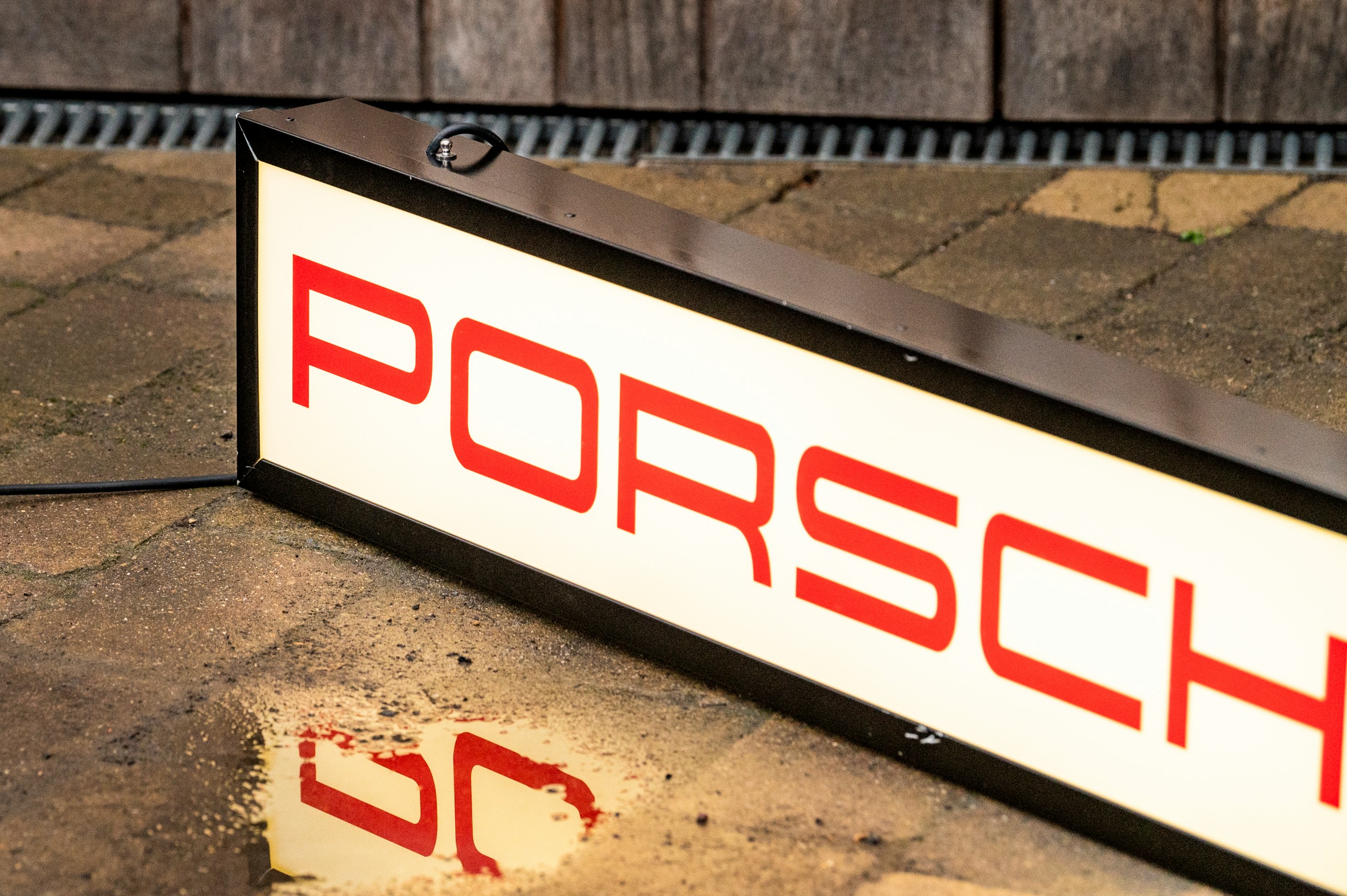 PORSCHE ILLUMINATED SIGN for sale by auction in Corsham, Wiltshire ...