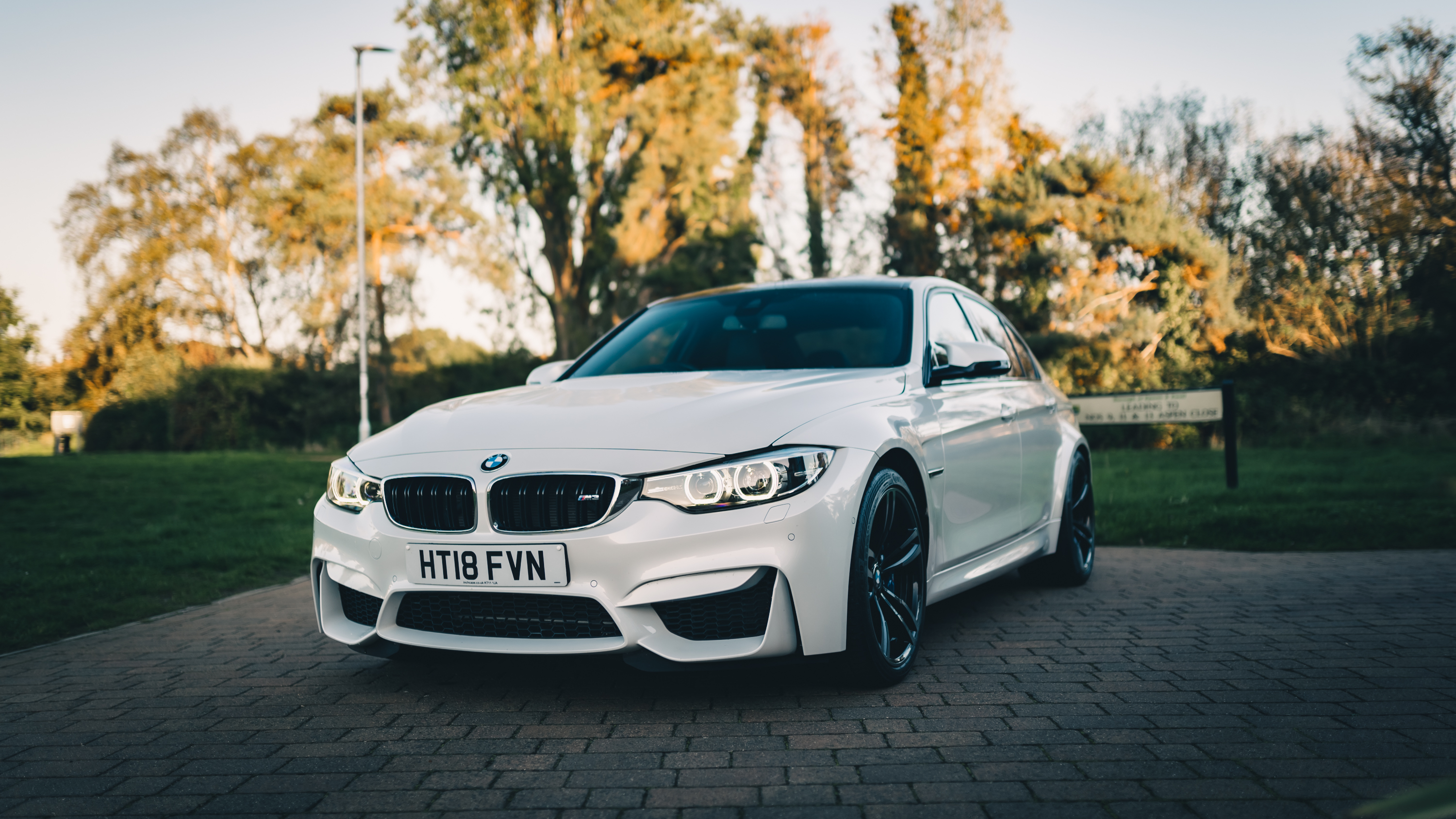 Witte Bmw M3 Behang BMW M3 Satin Pearl White — Incognito Wraps