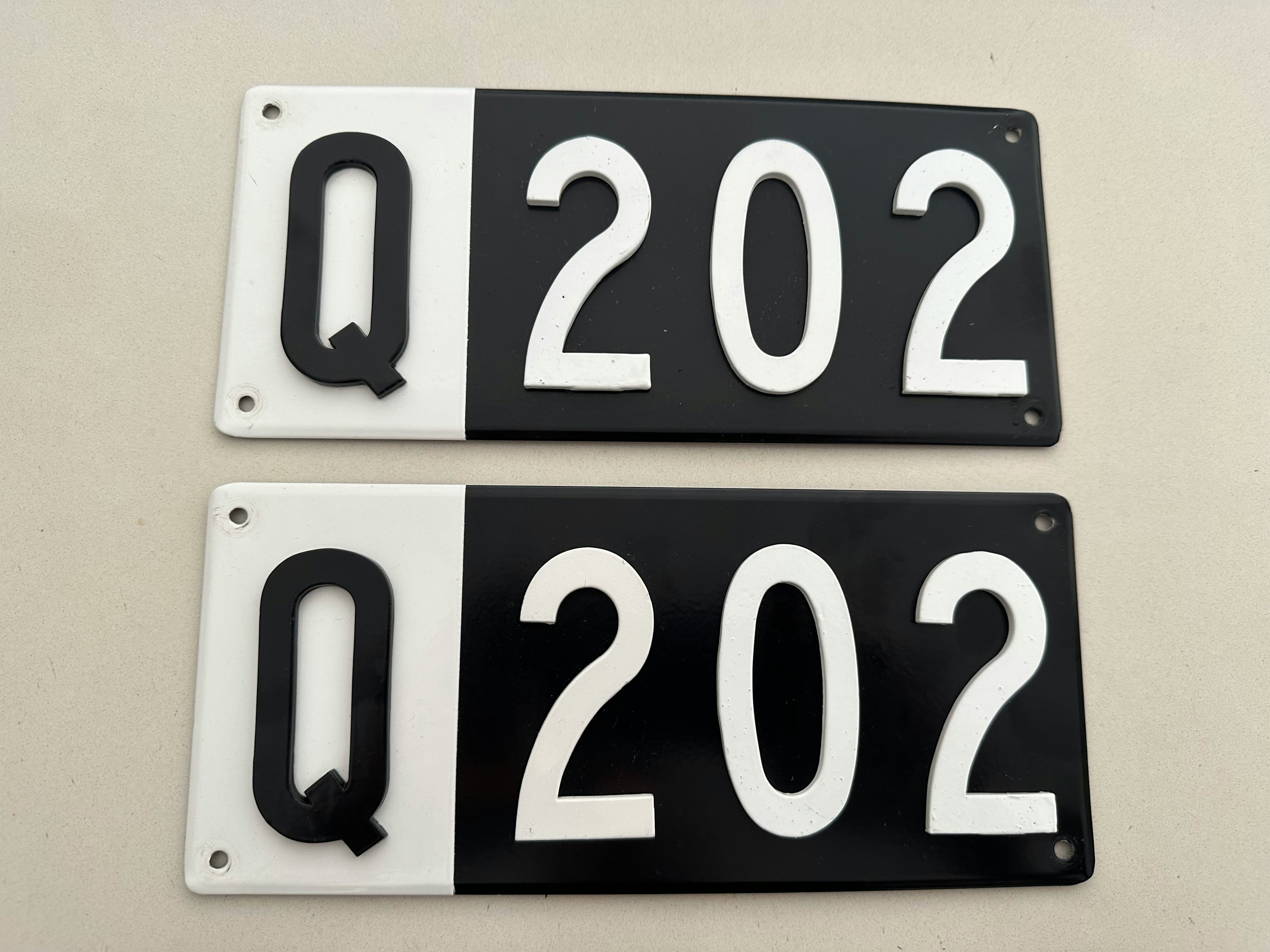 'Q202' - QUEENSLAND HERITAGE NUMBER PLATE for sale by auction in , Australia