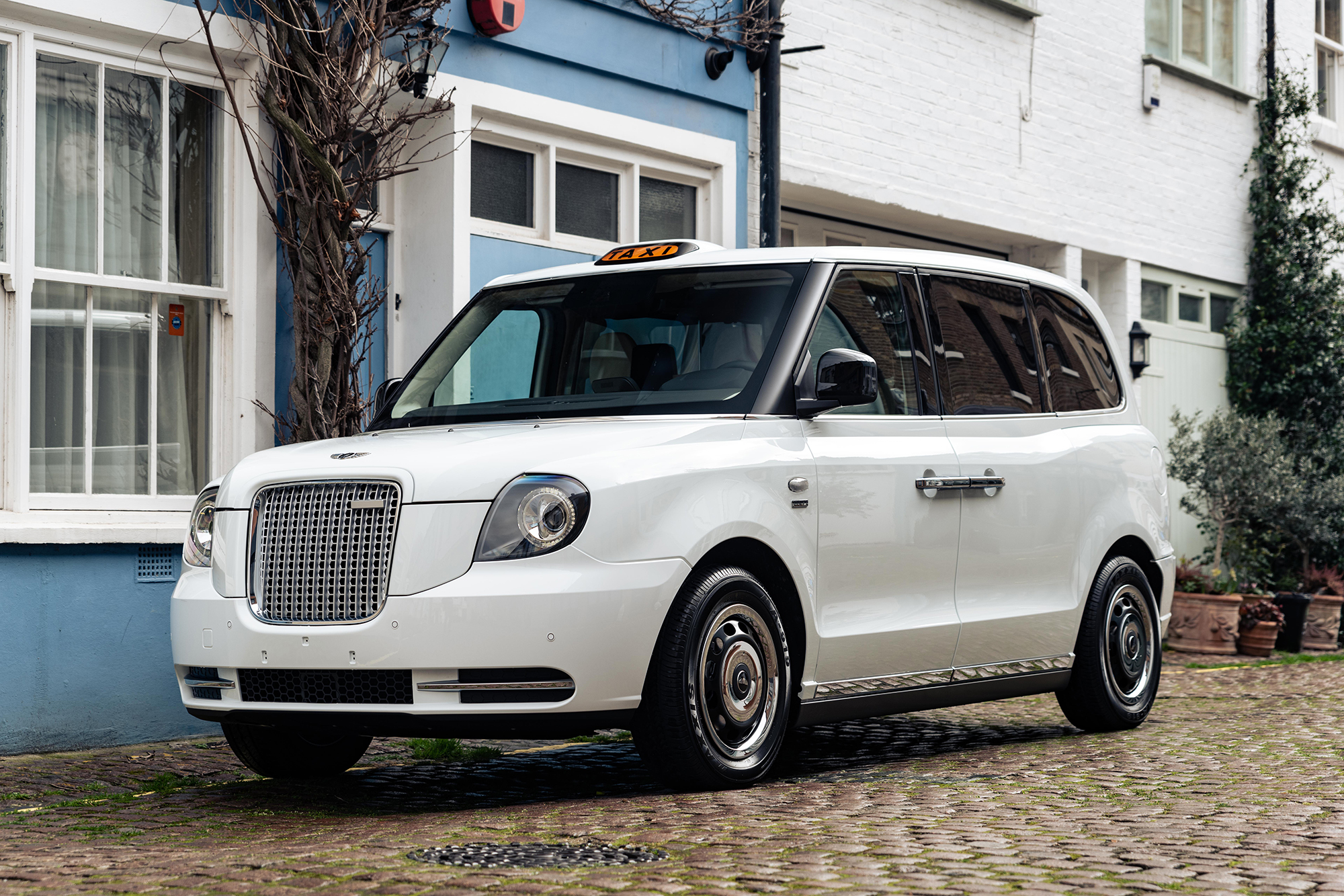 2022 LEVC TX SUTTON VIP CLASS - 190 MILES - VAT Q for sale by auction ...