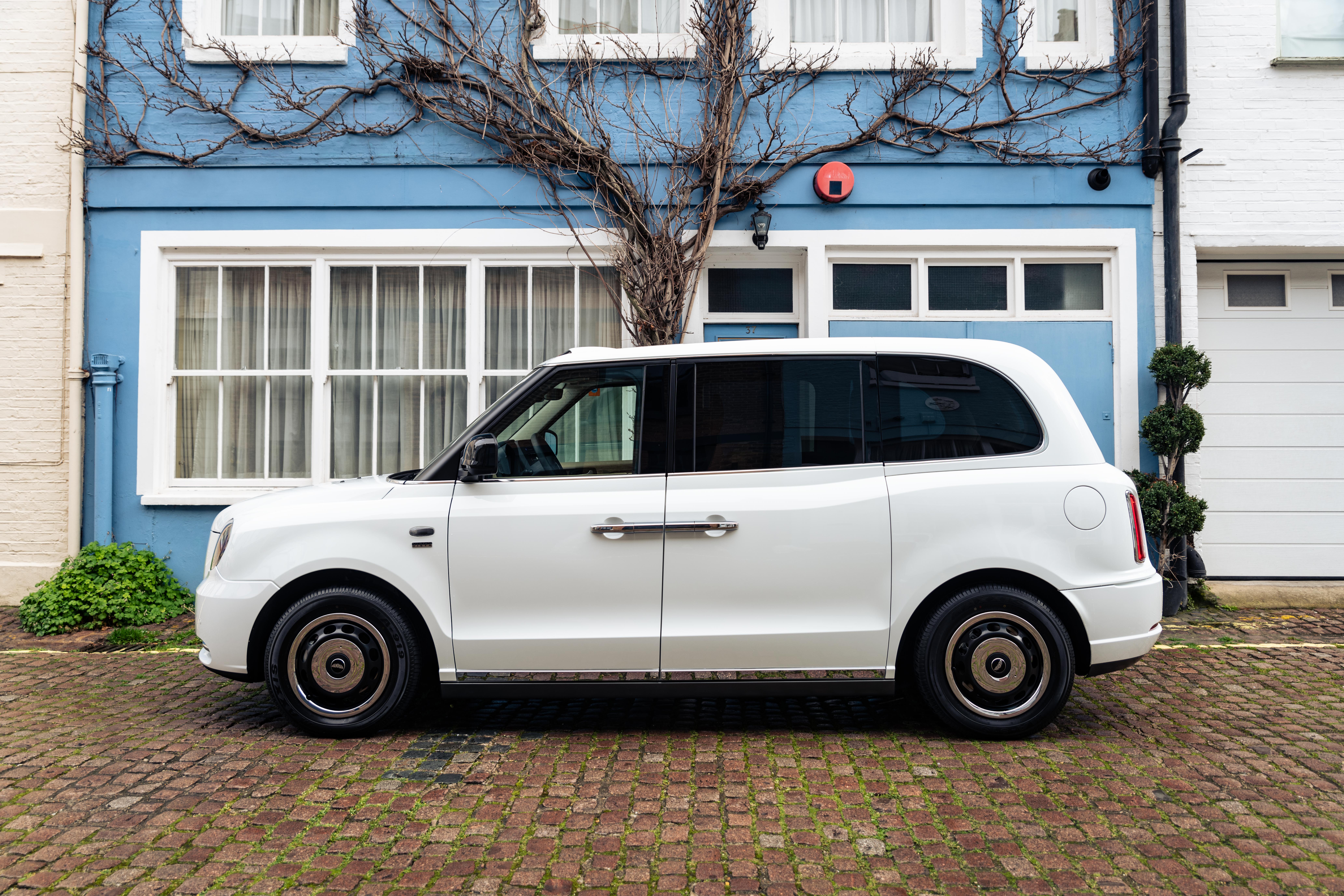 2022 LEVC TX SUTTON VIP CLASS - 190 MILES - VAT Q for sale by auction ...