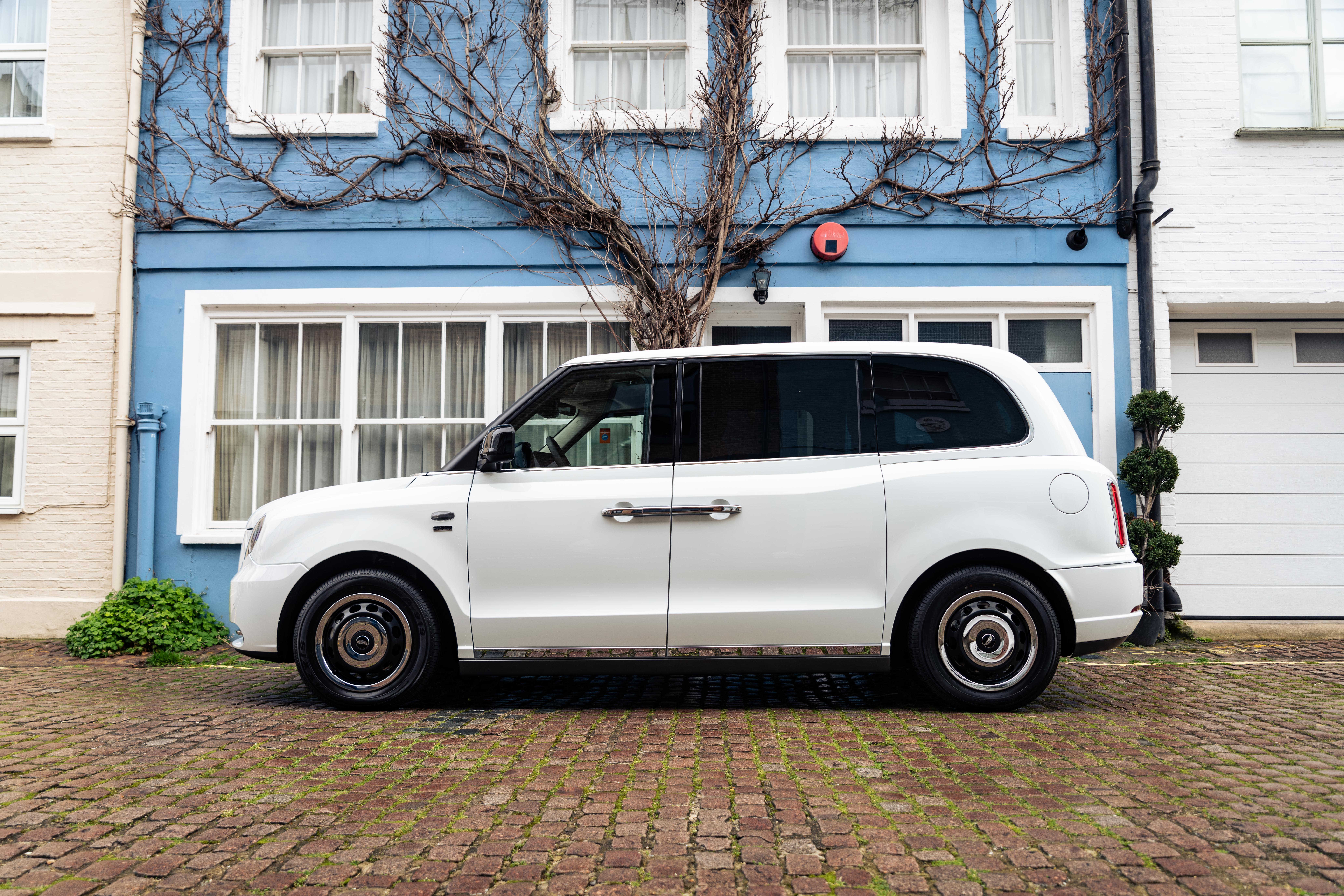 2022 LEVC TX SUTTON VIP CLASS - 190 MILES - VAT Q for sale by auction ...