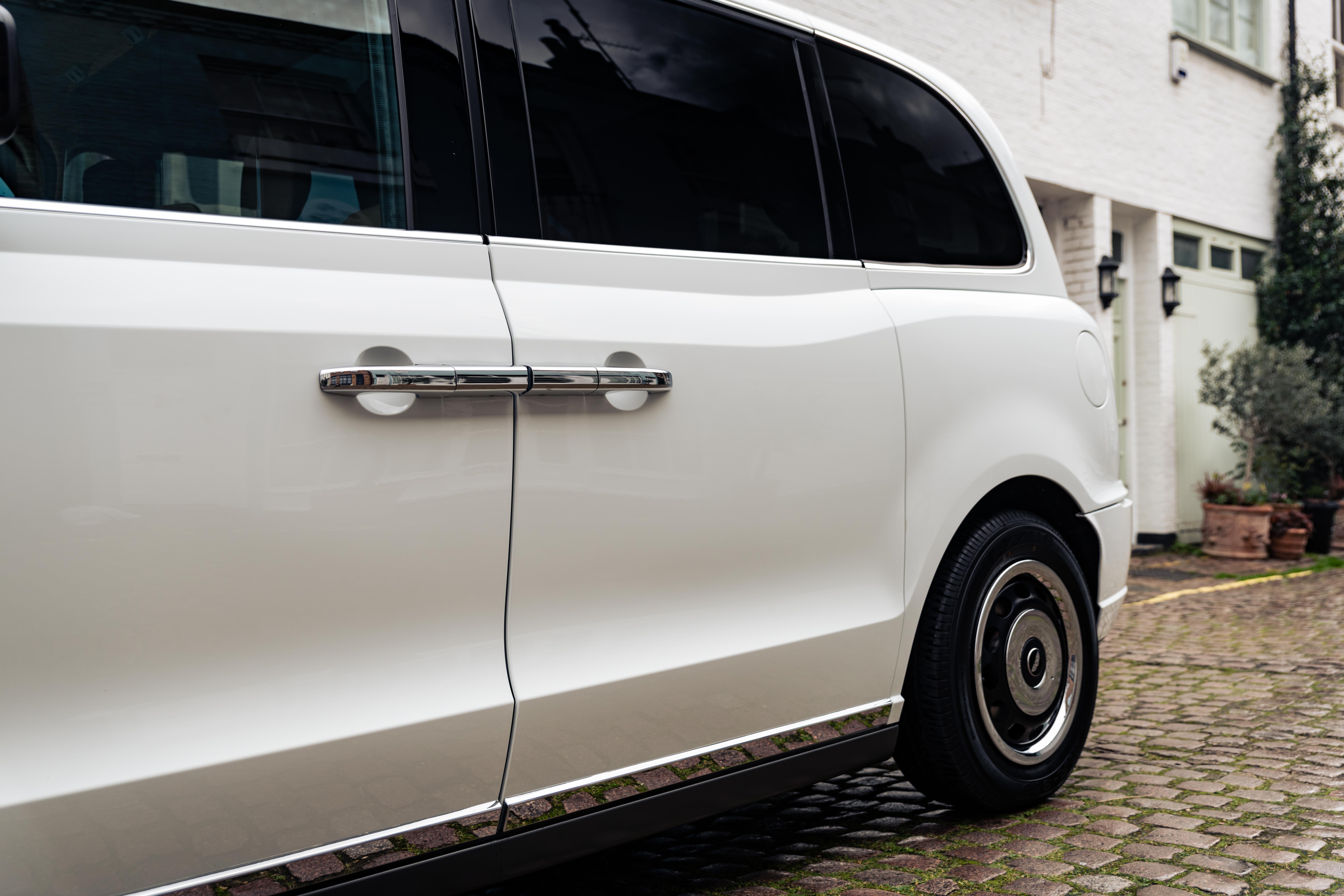 2022 LEVC TX SUTTON VIP CLASS - 190 MILES - VAT Q for sale by auction ...