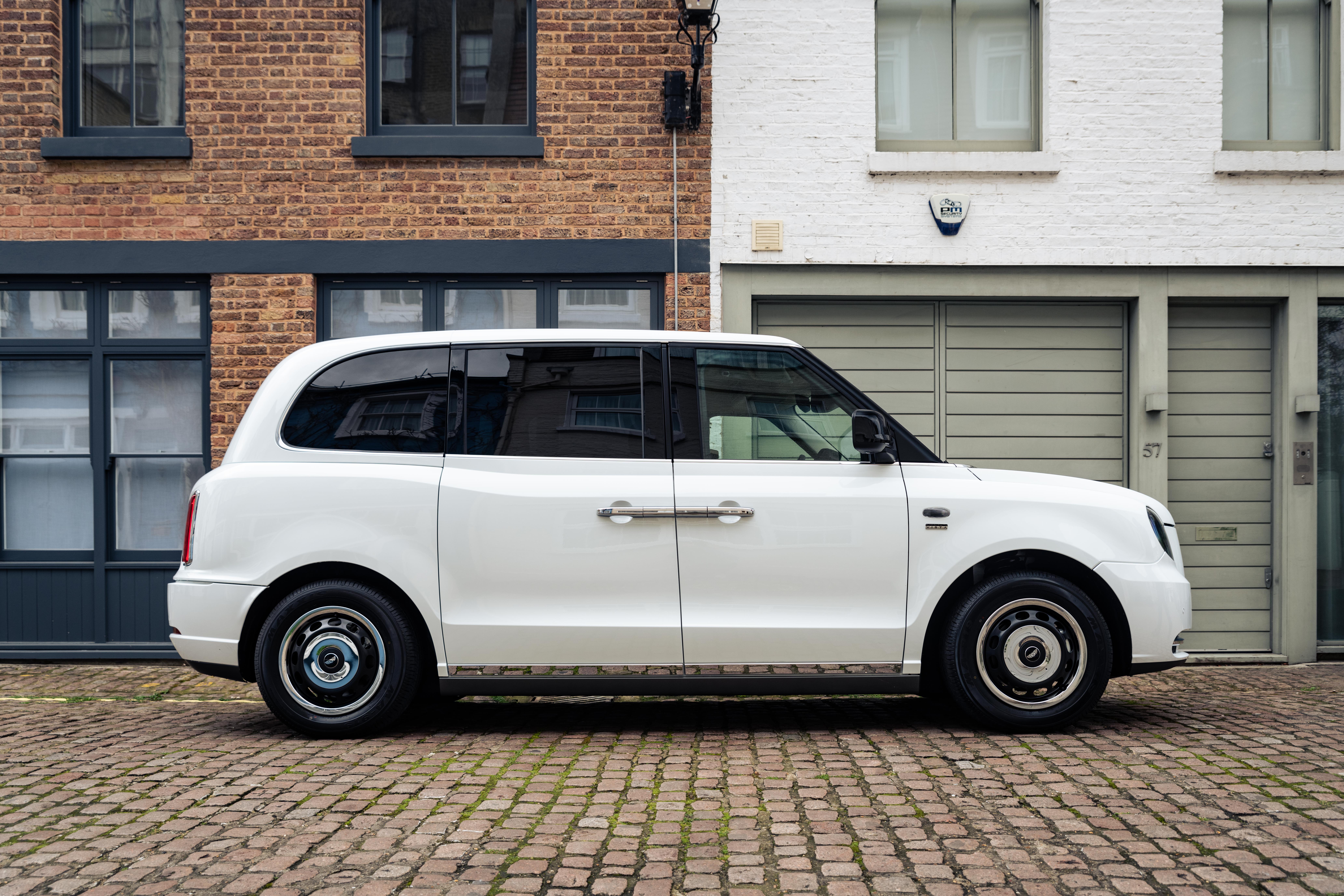 2022 LEVC TX SUTTON VIP CLASS - 190 MILES - VAT Q for sale by auction ...