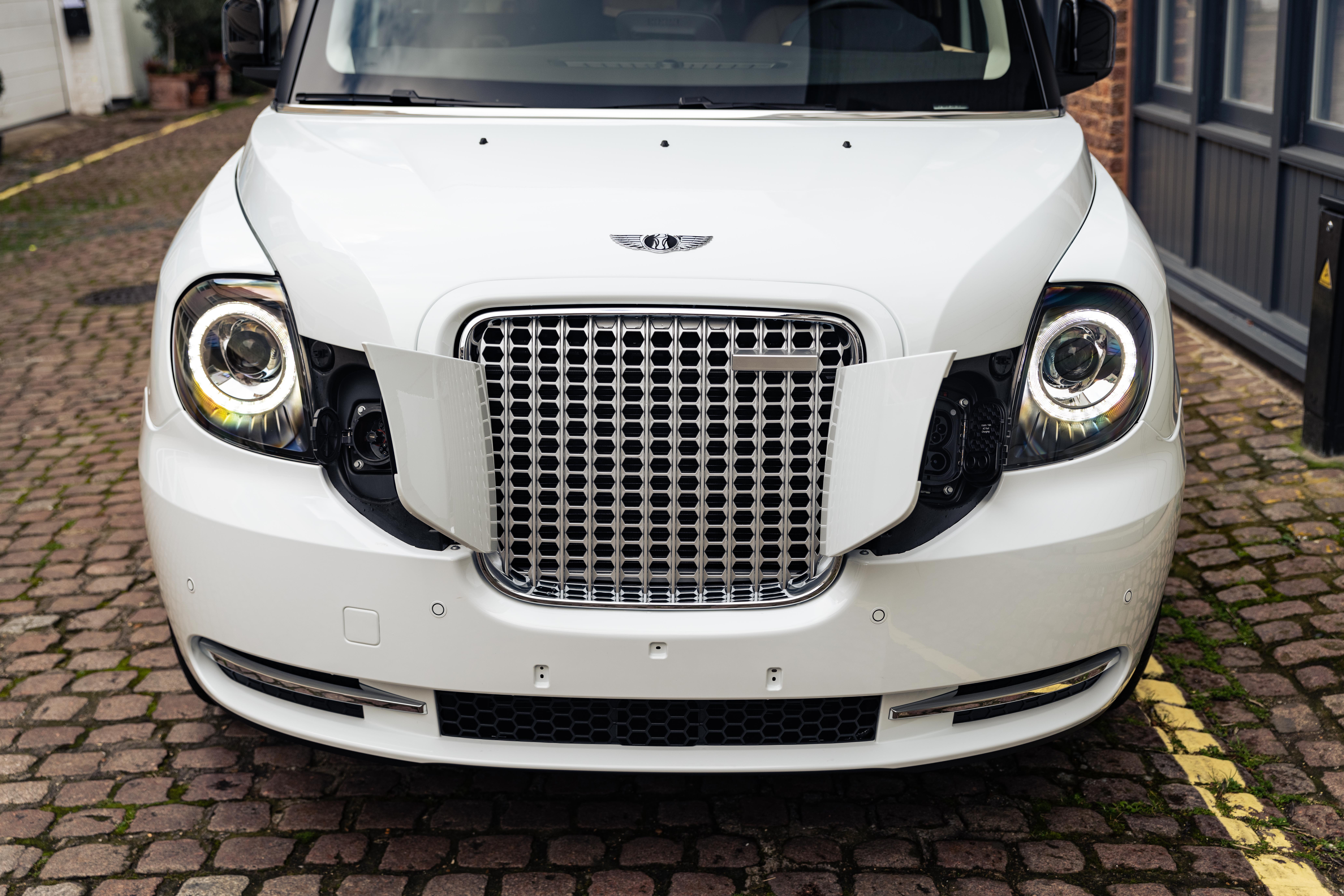 2022 LEVC TX SUTTON VIP CLASS - 190 MILES - VAT Q for sale by auction ...