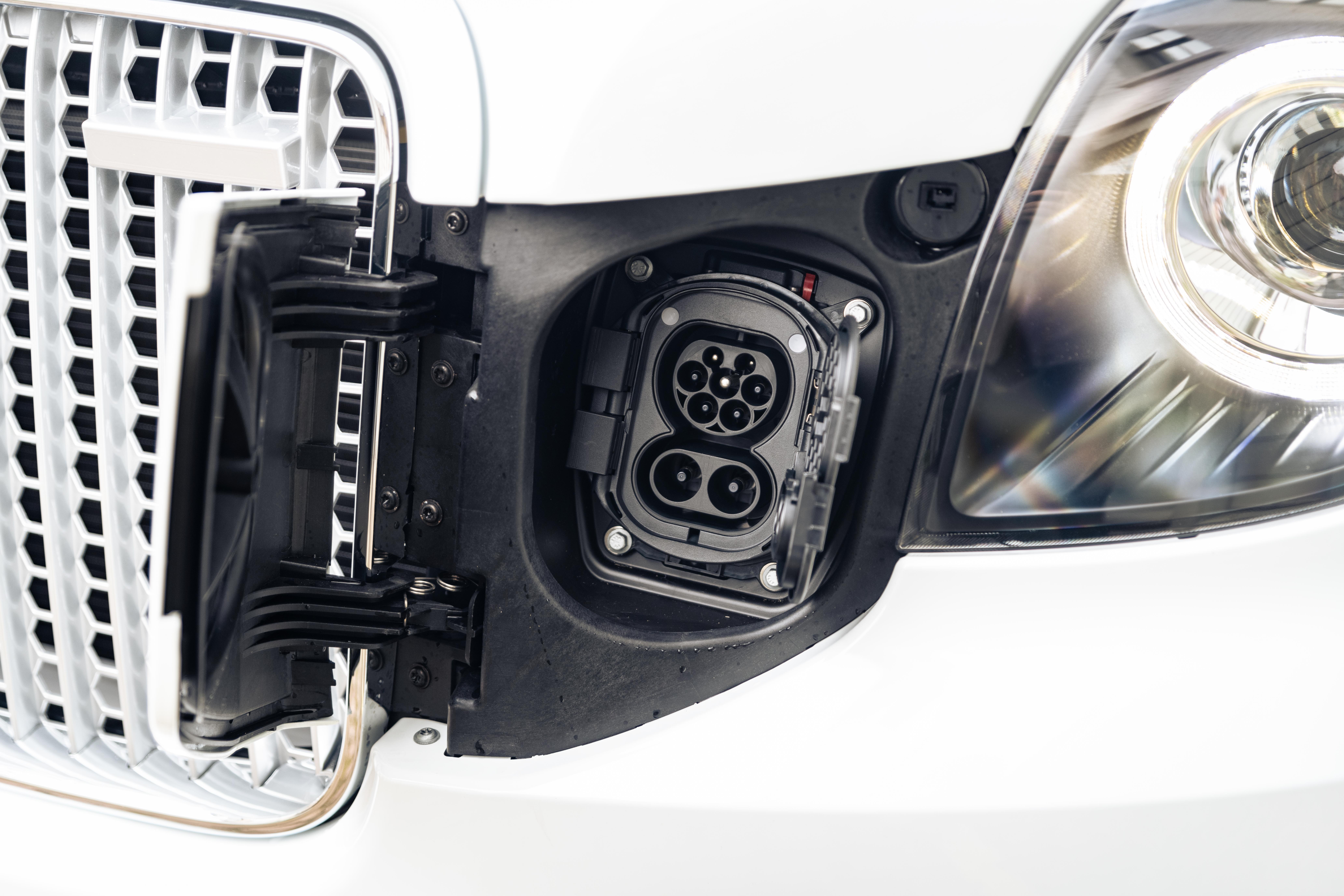 2022 LEVC TX SUTTON VIP CLASS - 190 MILES - VAT Q for sale by auction ...