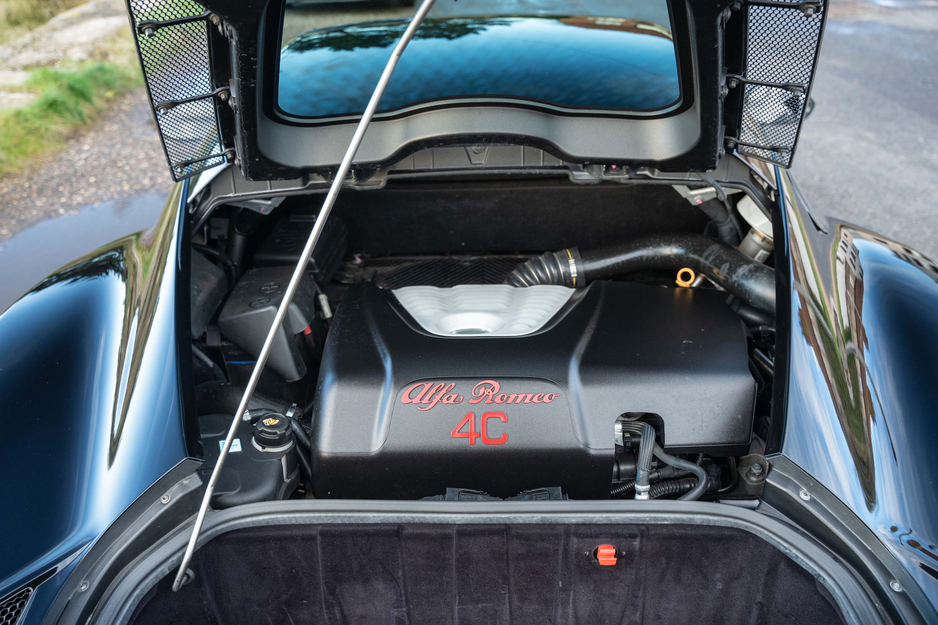 Motor Alfa Romeo 4c Alfa Romeo 4C Puts On Competizione And Italia