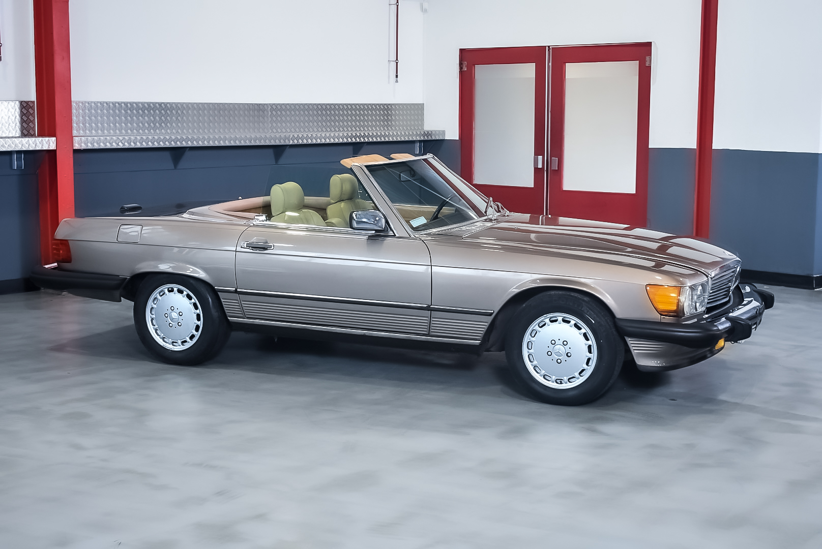 1988 MERCEDES-BENZ (R107) 560SL for sale by auction in Schiedam ...