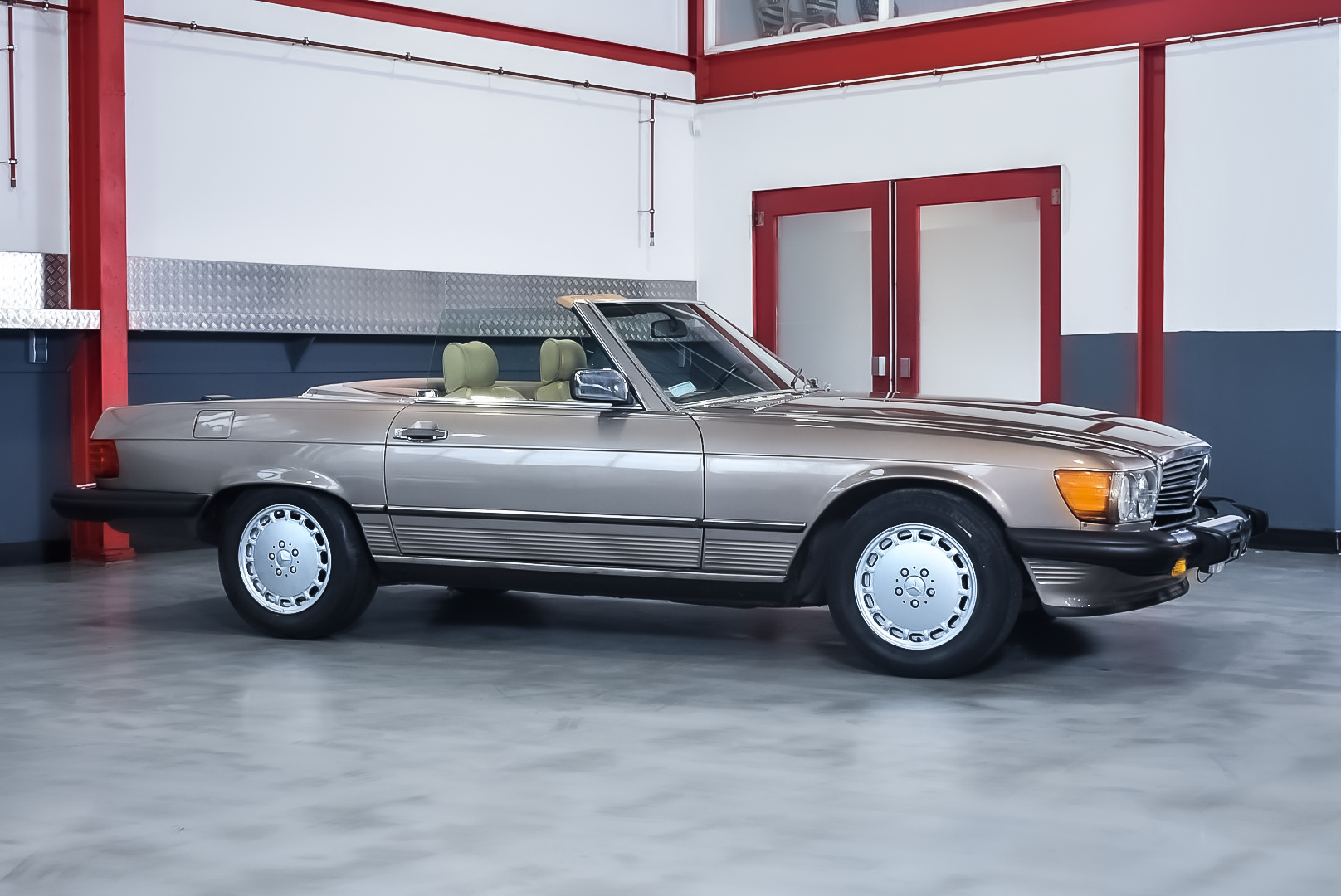 1988 MERCEDES-BENZ (R107) 560SL for sale by auction in Schiedam ...