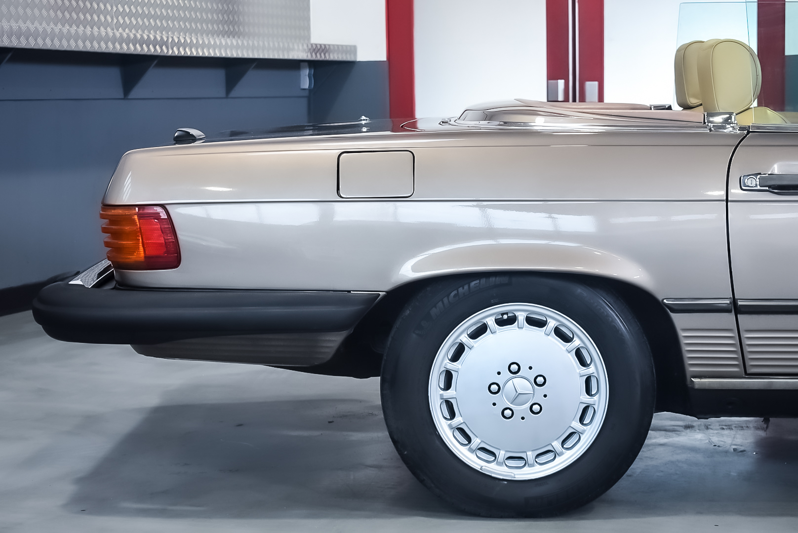 1988 MERCEDES-BENZ (R107) 560SL for sale by auction in Schiedam ...
