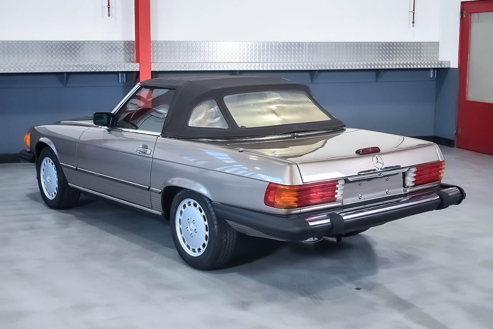 1988 MERCEDES-BENZ (R107) 560SL for sale by auction in Schiedam ...