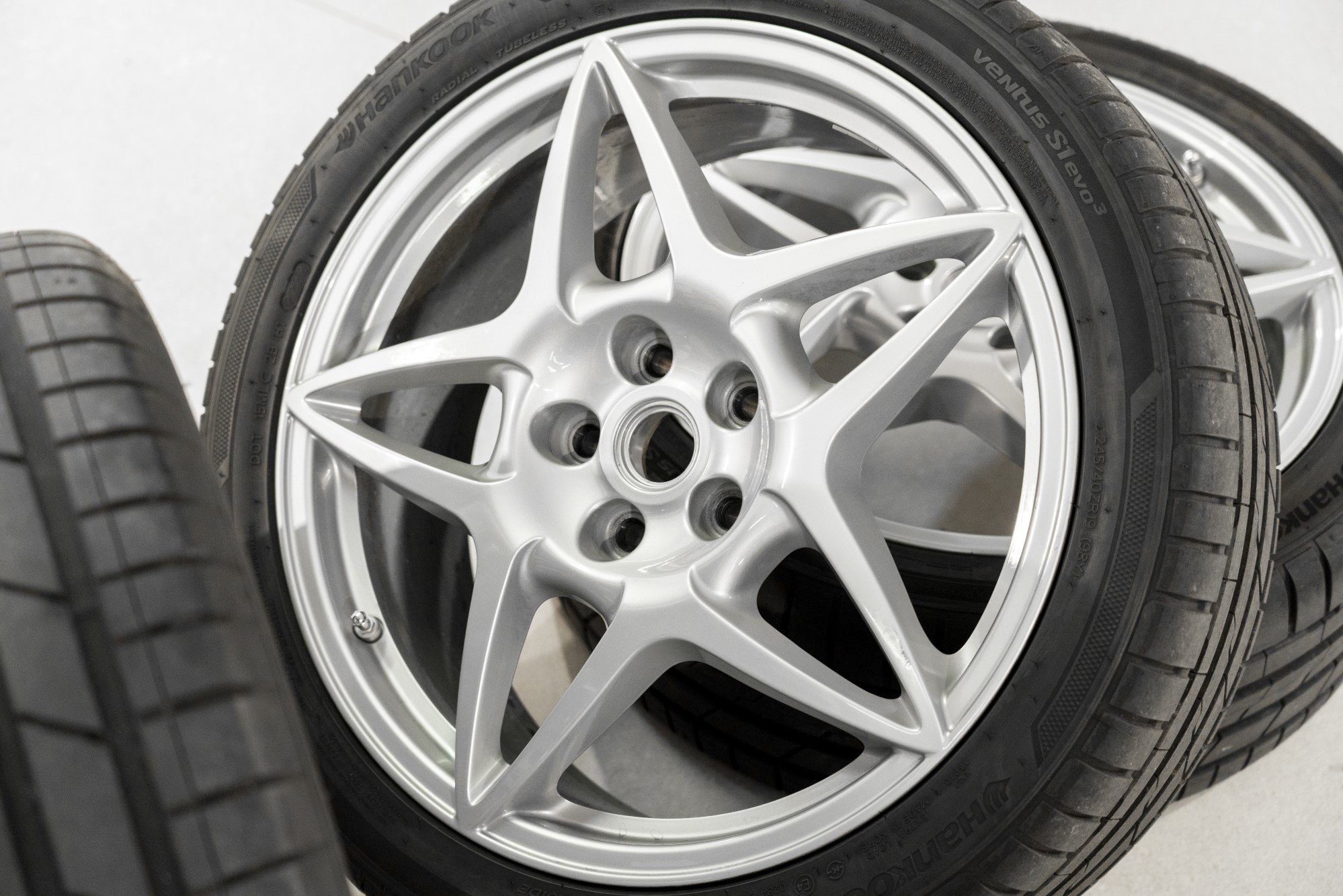 Set Of Ferrari 599 GTB Fiorano Wheels And Tyres for sale by auction in ...