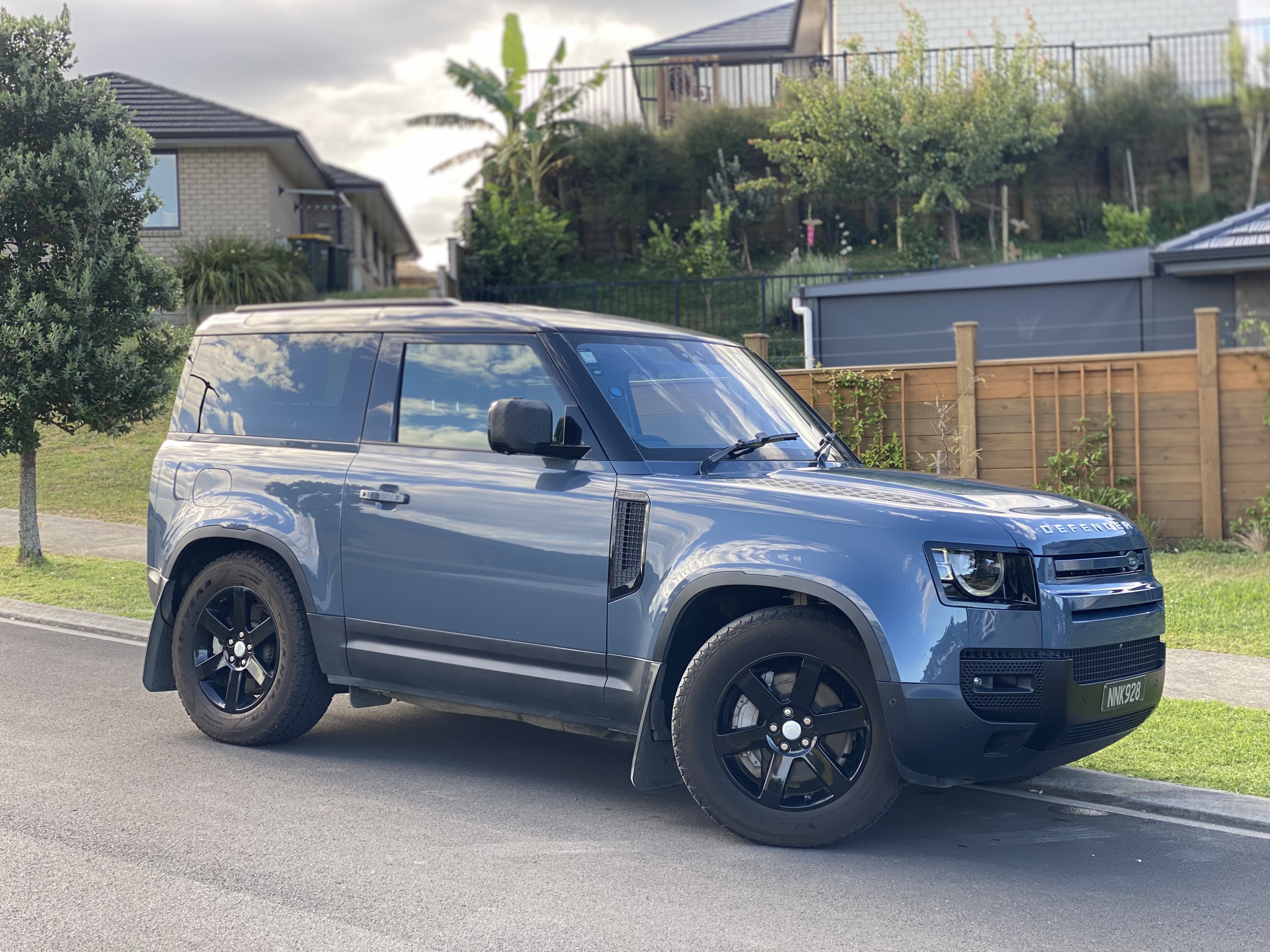 2021 Land Rover Defender 90 D300 SE for sale by classified listing ...