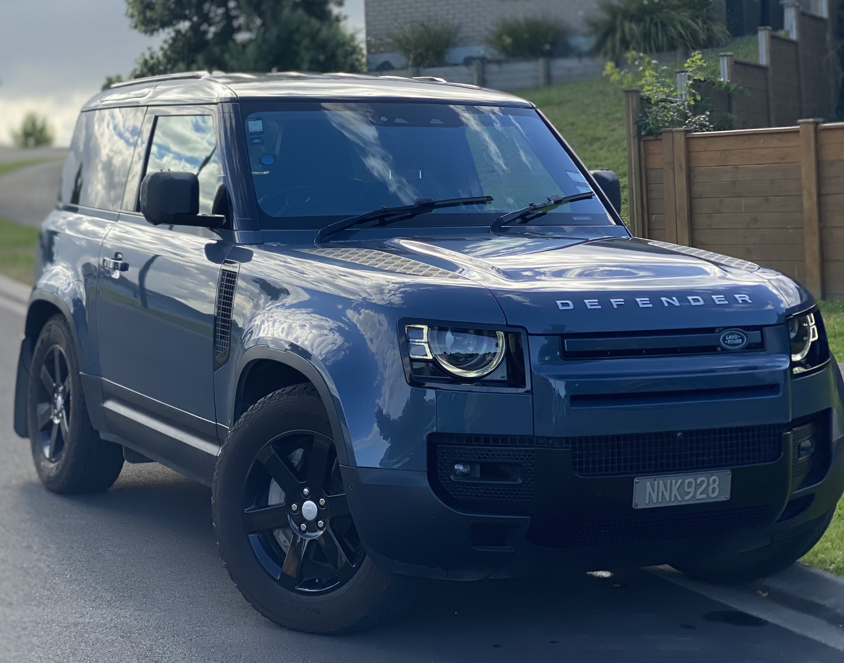 2021 Land Rover Defender 90 D300 SE for sale by classified listing ...