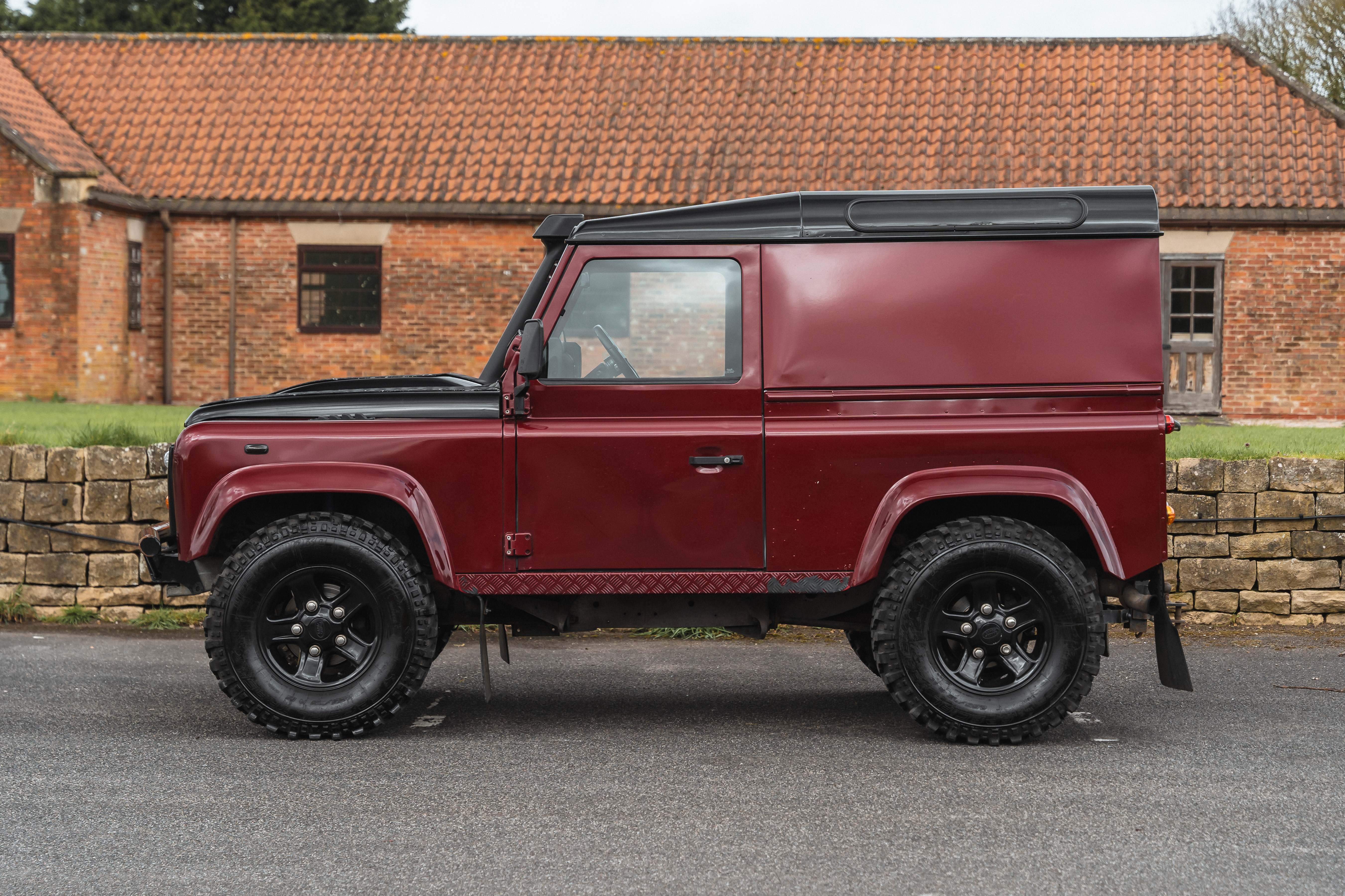 2002 Land Rover Defender 90 TD5 for sale by auction in Edwinstowe ...