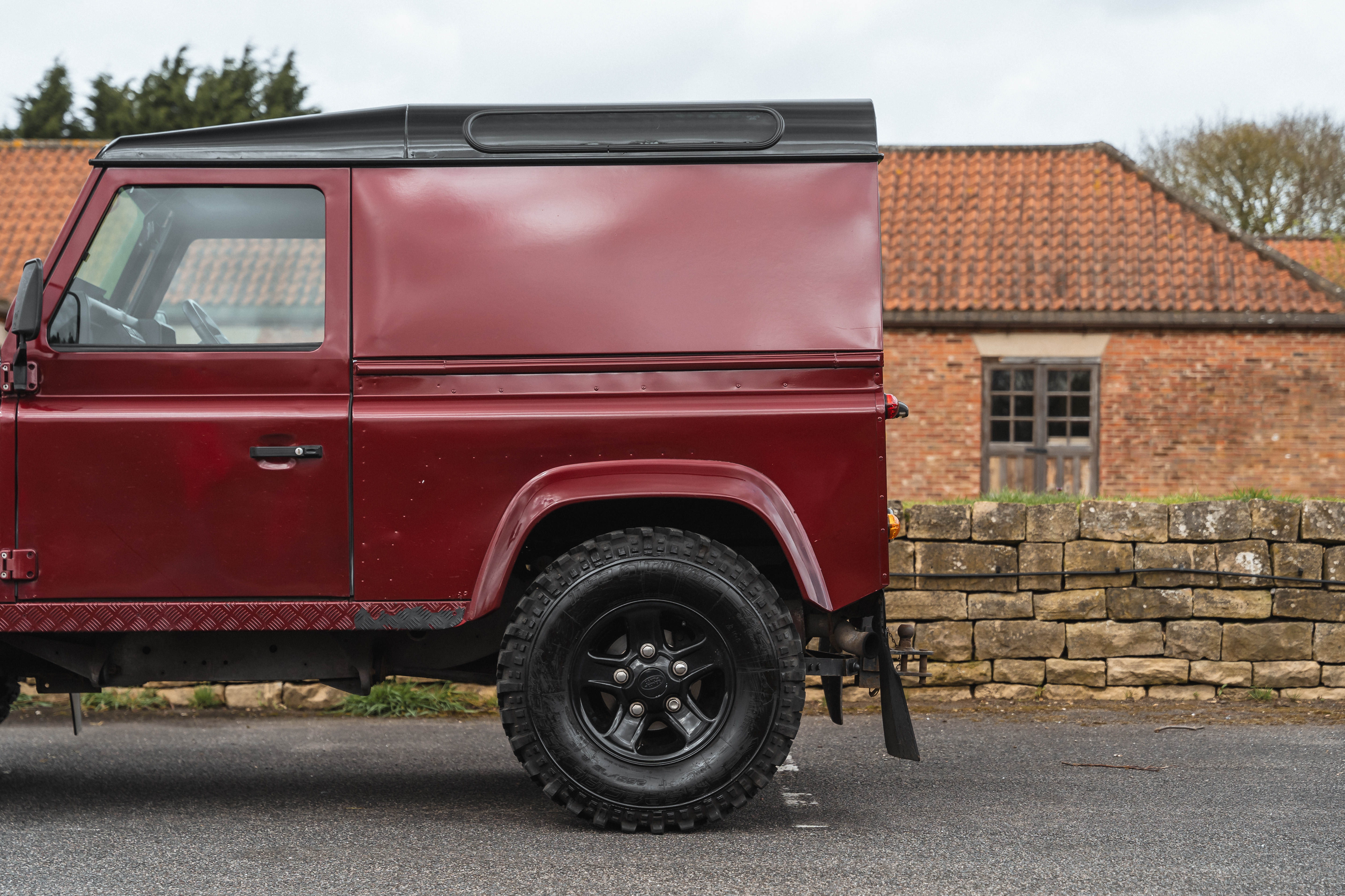 2002 Land Rover Defender 90 TD5 for sale by auction in Edwinstowe ...