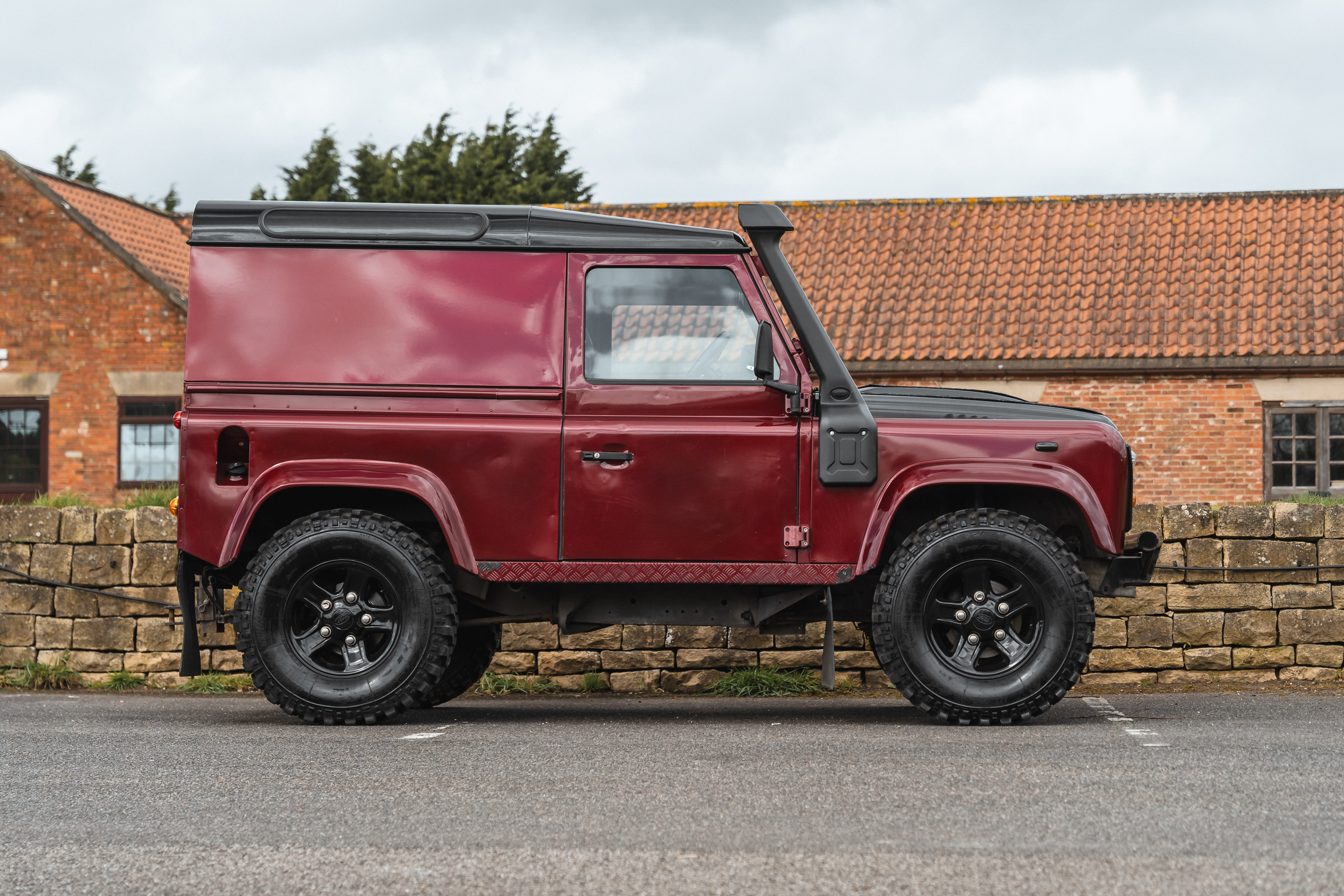 2002 Land Rover Defender 90 TD5 for sale by auction in Edwinstowe ...