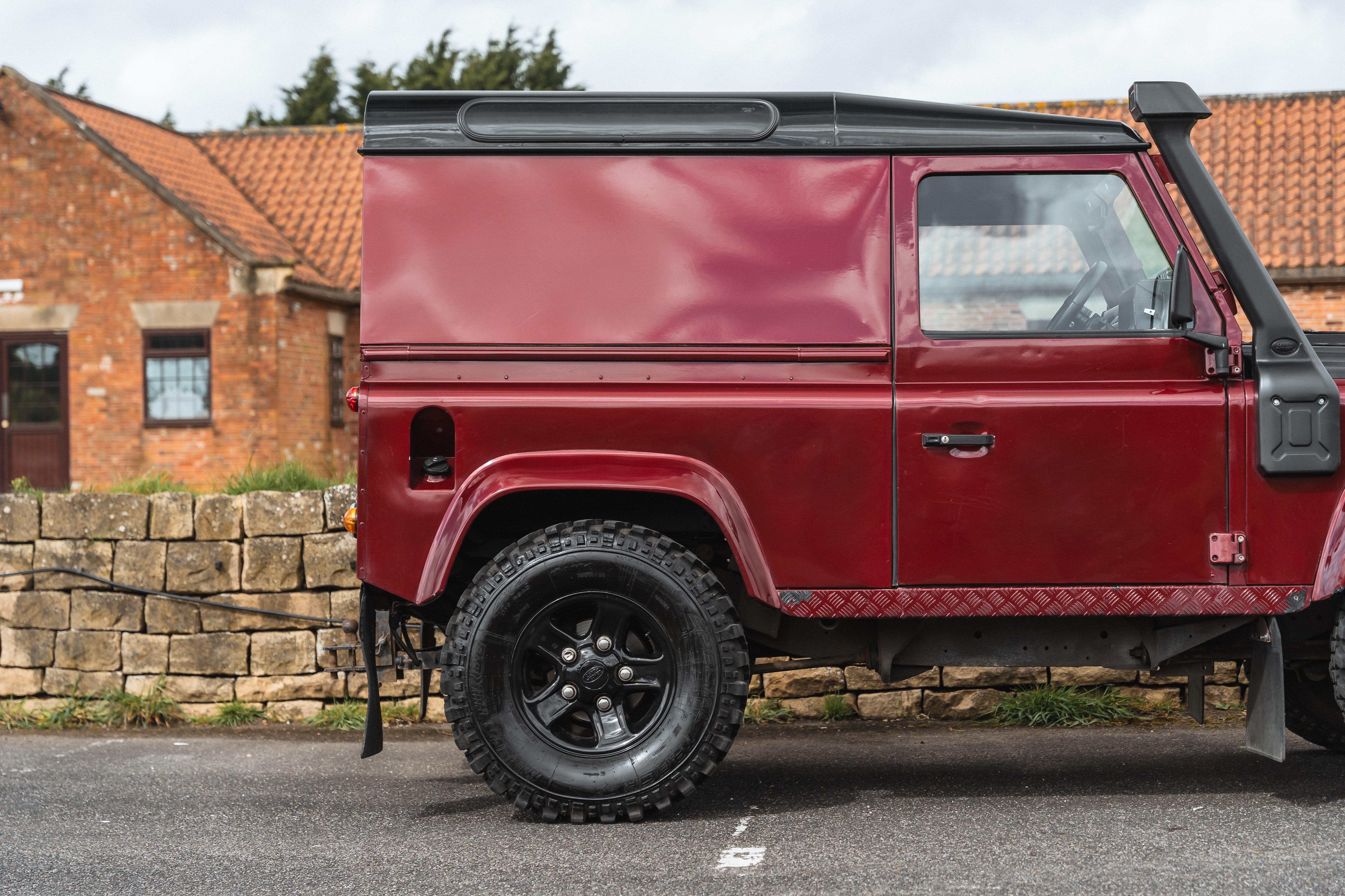 2002 Land Rover Defender 90 TD5 for sale by auction in Edwinstowe ...