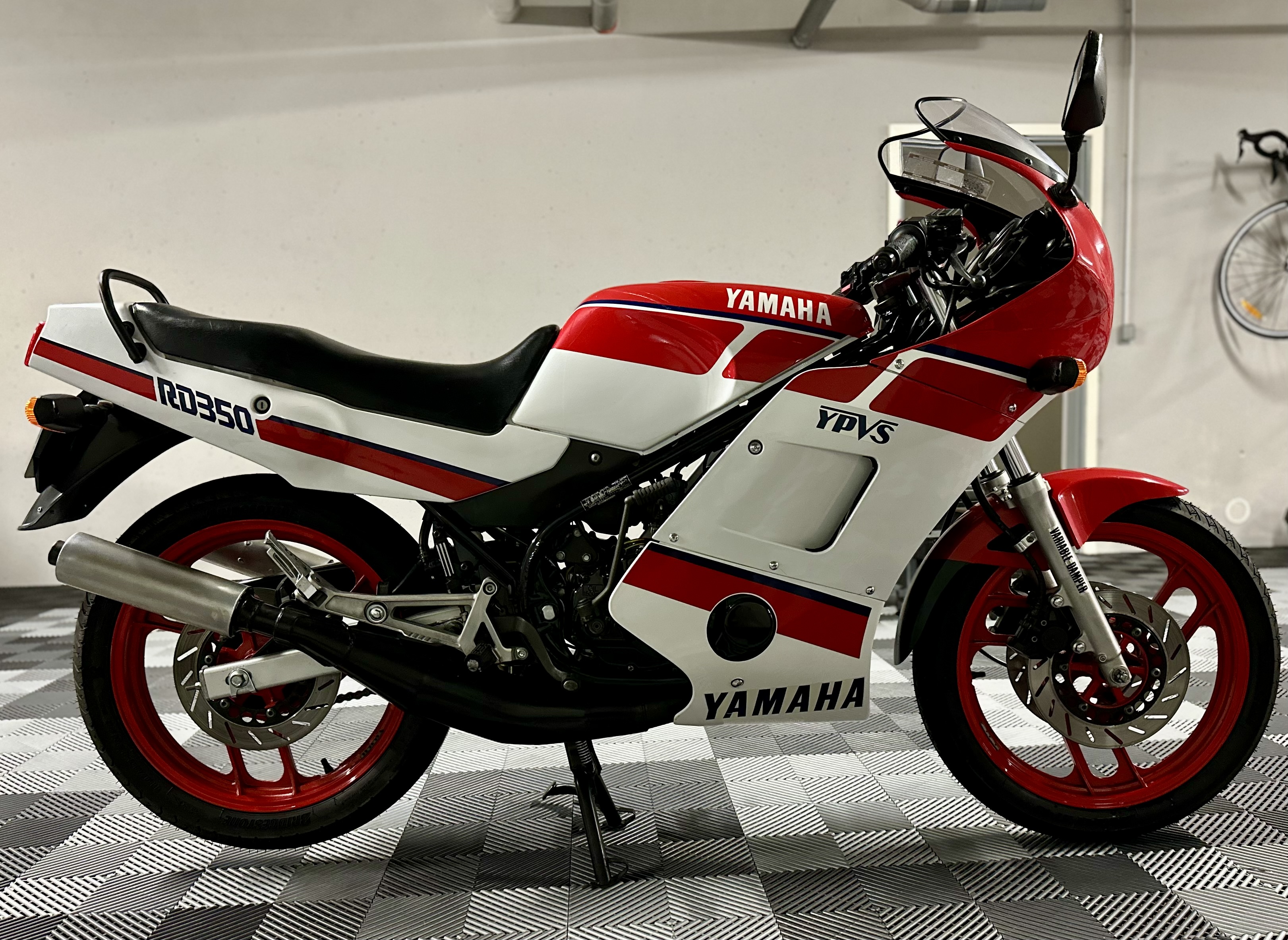 1987 Yamaha RD350 YPVS for sale by auction in Nice, France