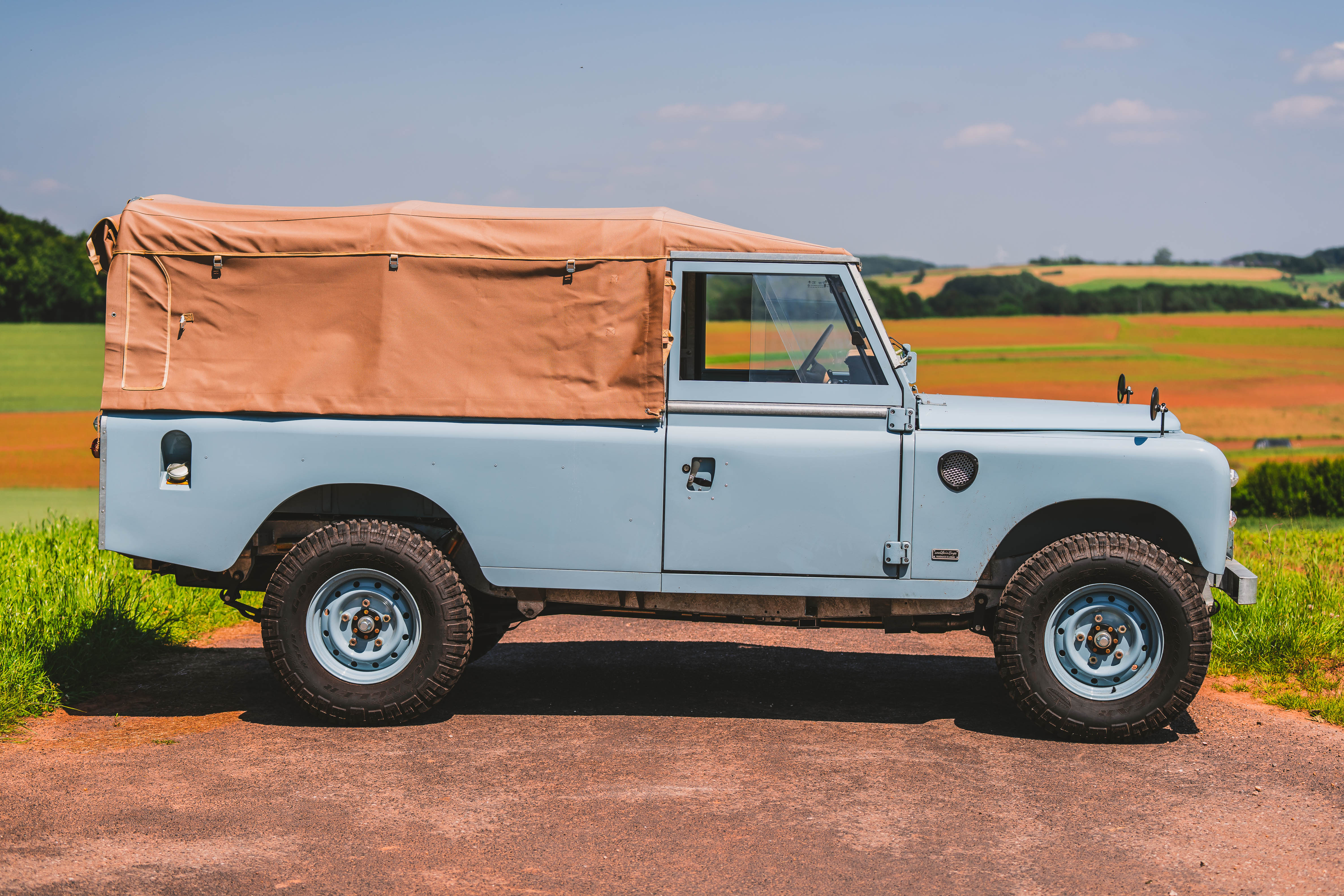 1983 Land Rover Series III 109" - COOLNVINTAGE for sale by auction in ...