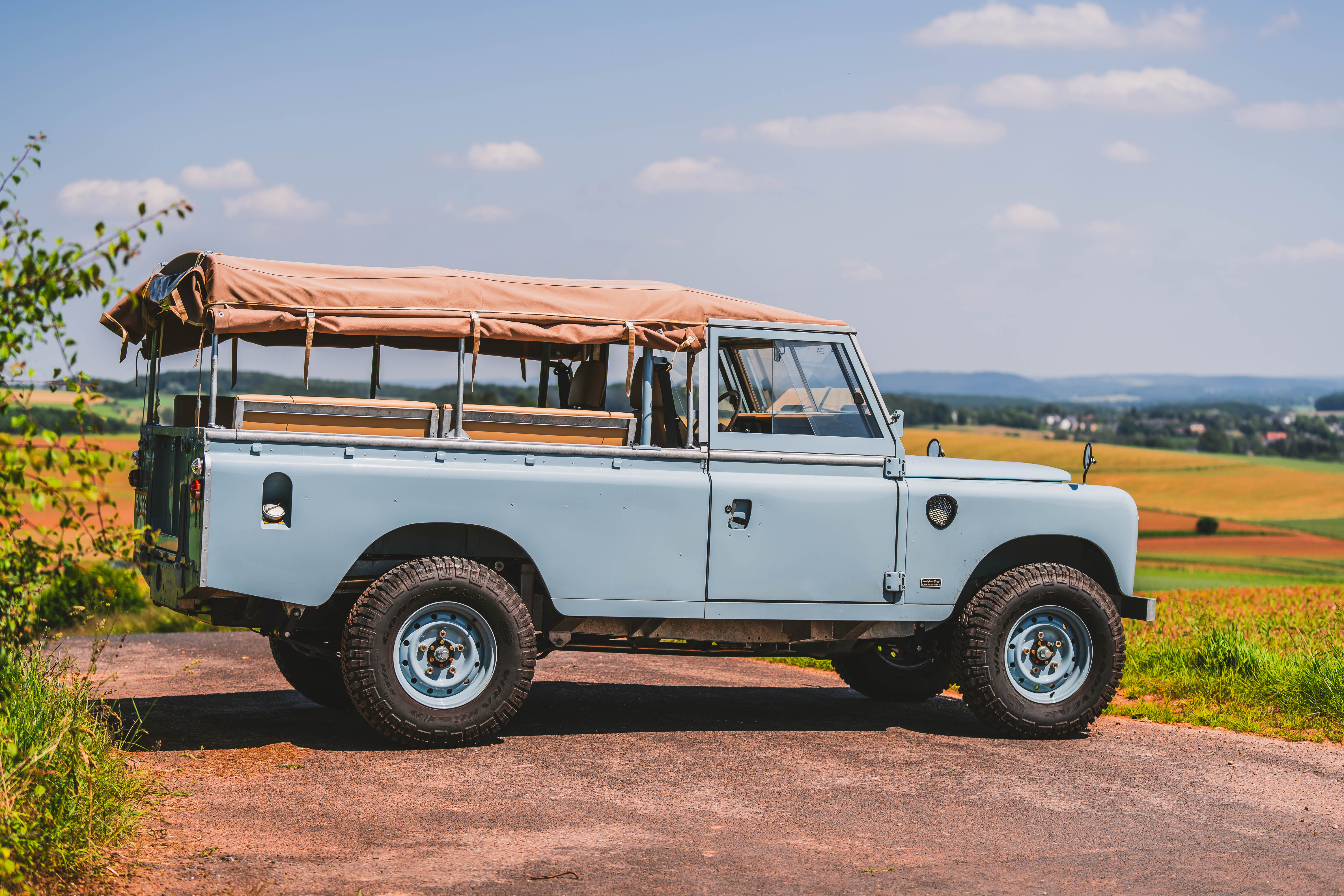 1983 Land Rover Series III 109" - COOLNVINTAGE for sale by auction in ...