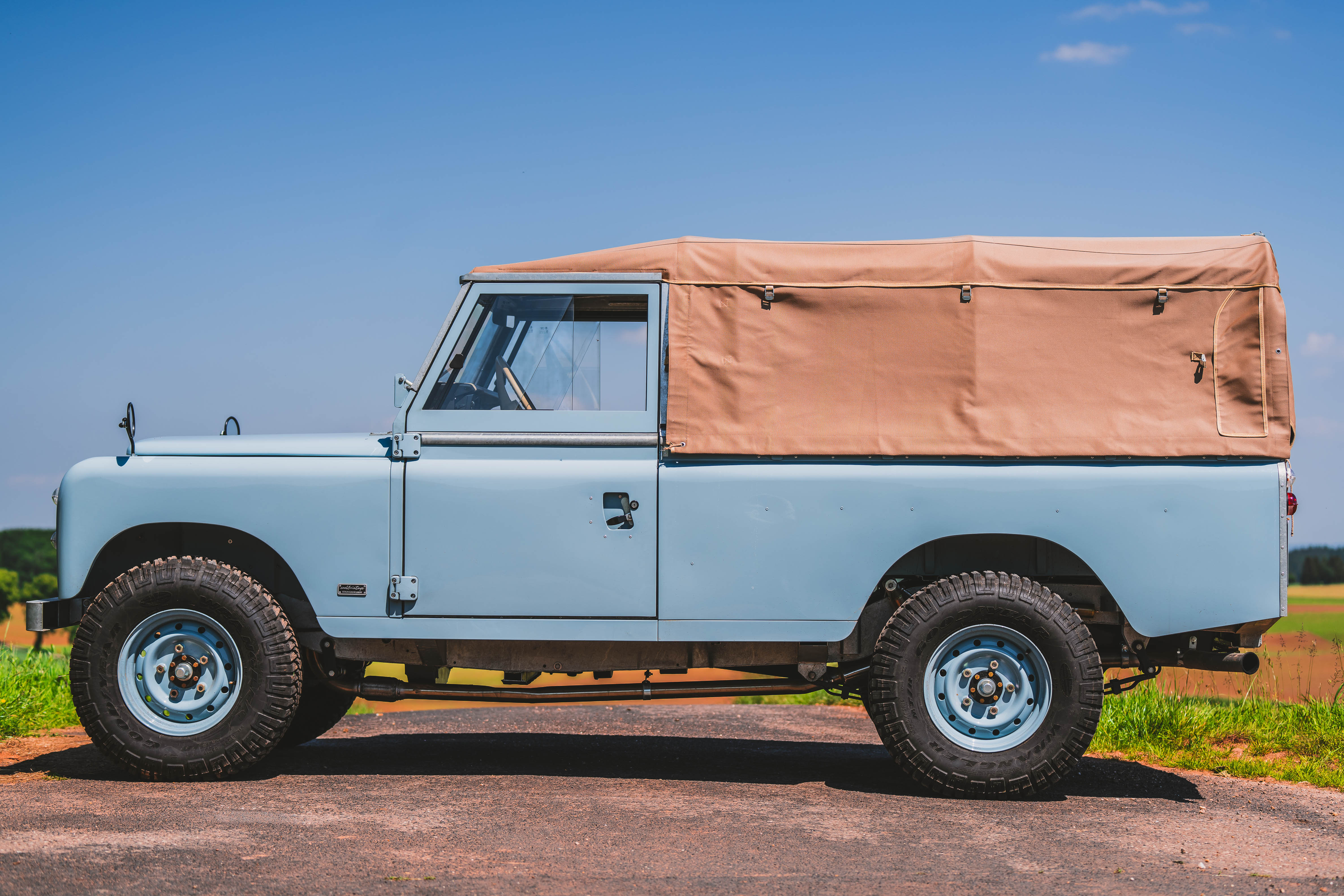 1983 Land Rover Series III 109" - COOLNVINTAGE for sale by auction in ...