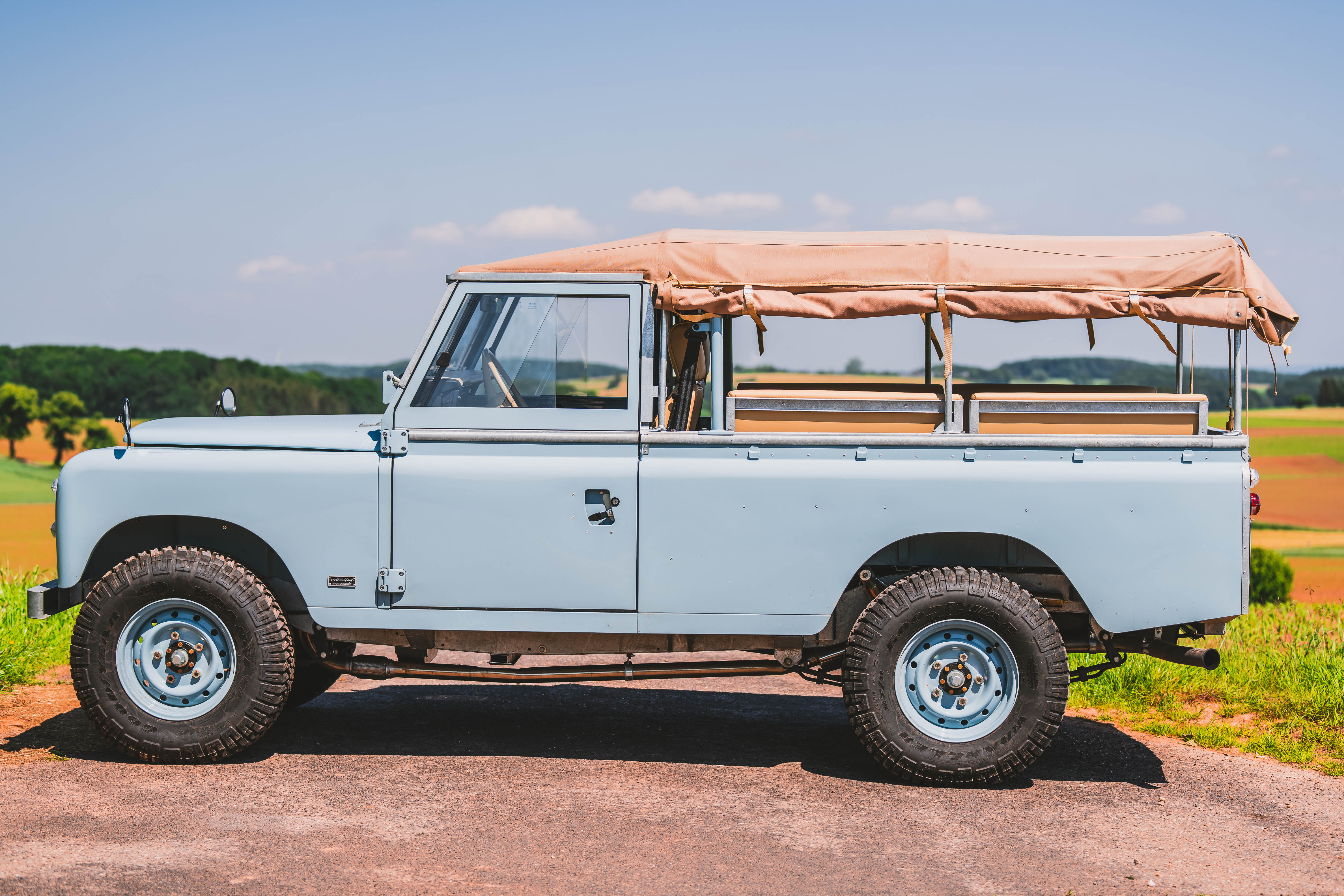 1983 Land Rover Series III 109" - COOLNVINTAGE for sale by auction in ...