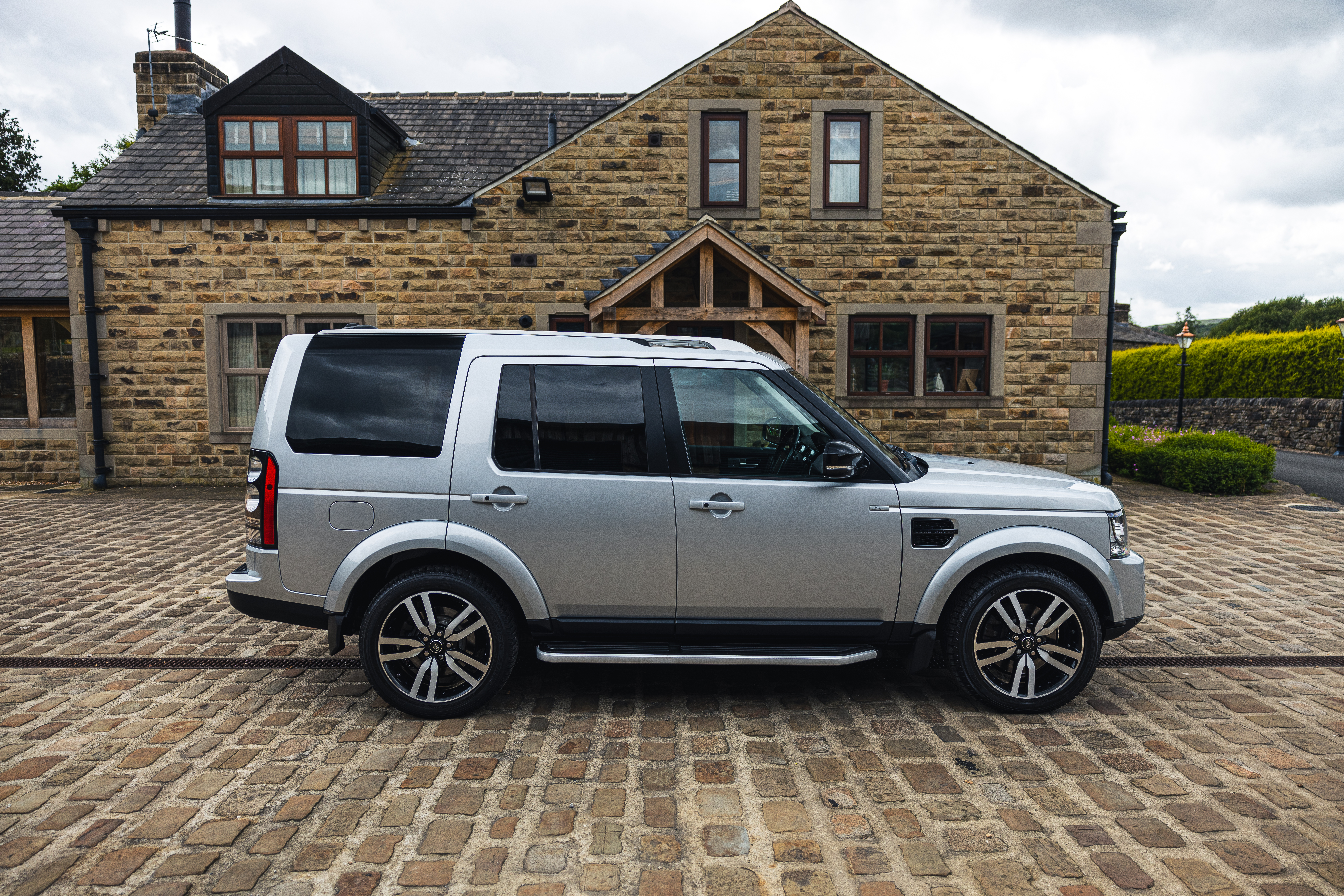 2016 Land Rover Discovery 4 Landmark Edition for sale by auction in ...