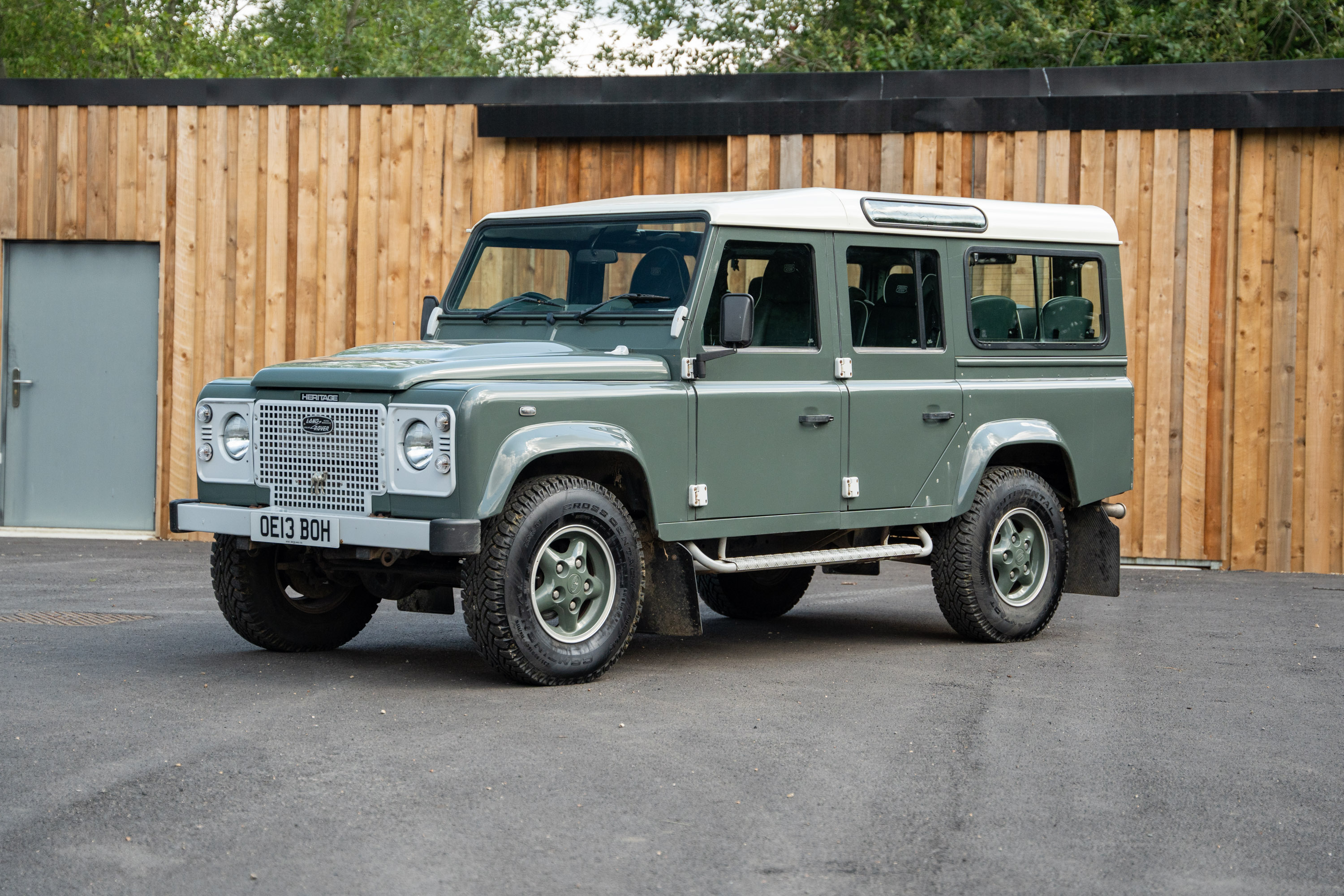 Land Rover Defender 2013