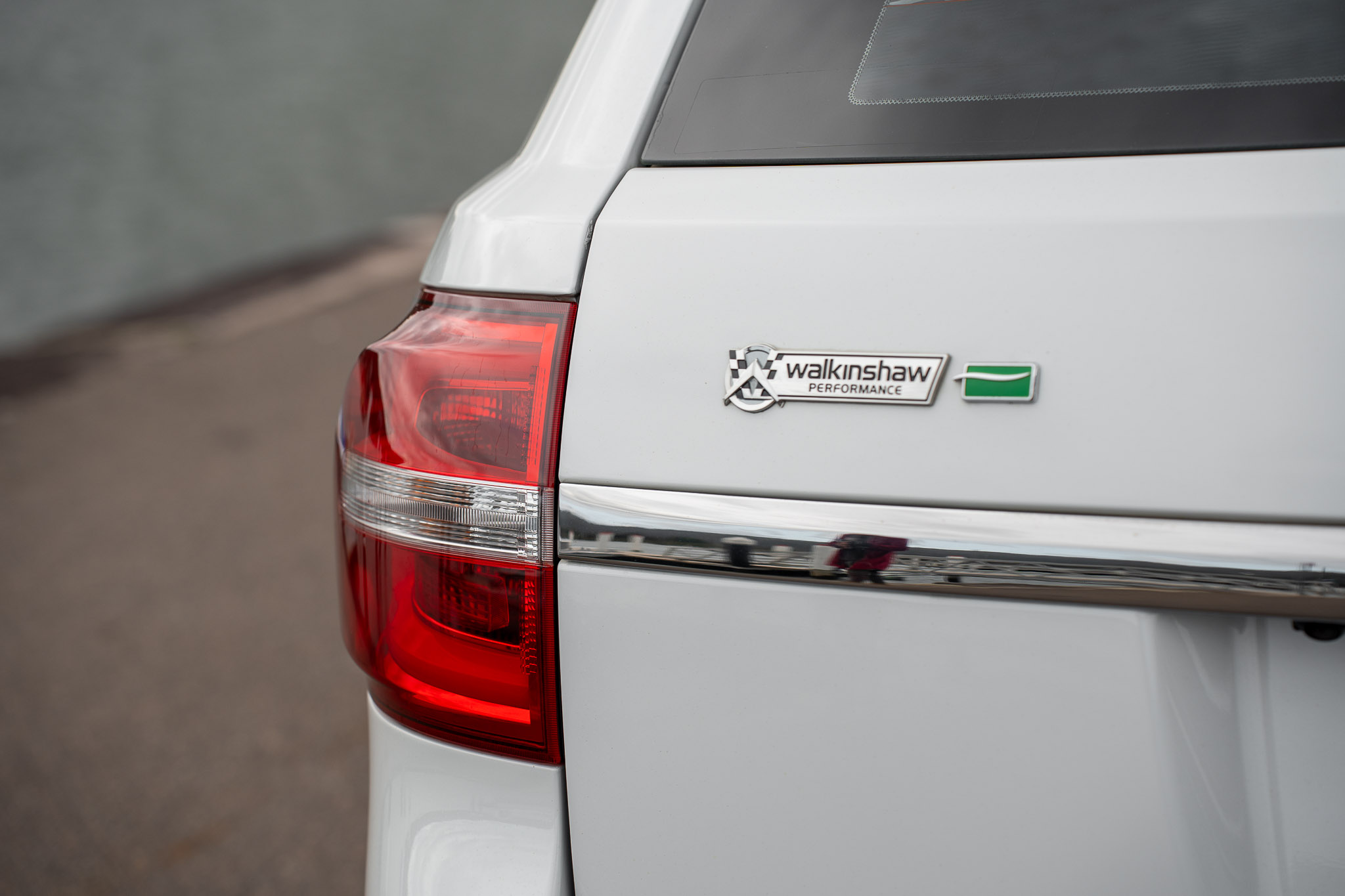 2009 Holden (E2) HSV R8 Clubsport Tourer for sale by auction in Narara ...