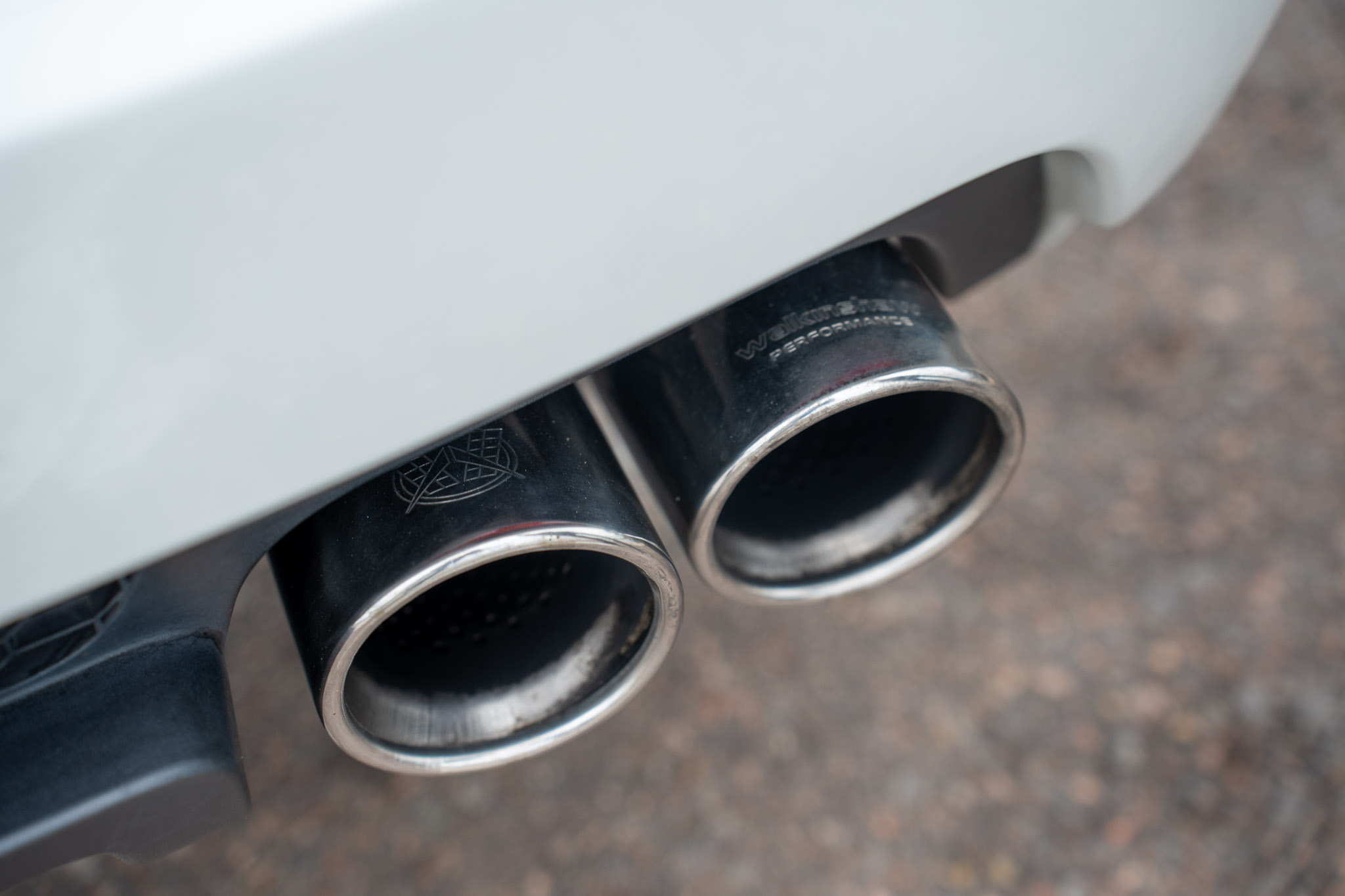 2009 Holden (E2) HSV R8 Clubsport Tourer for sale by auction in Narara ...