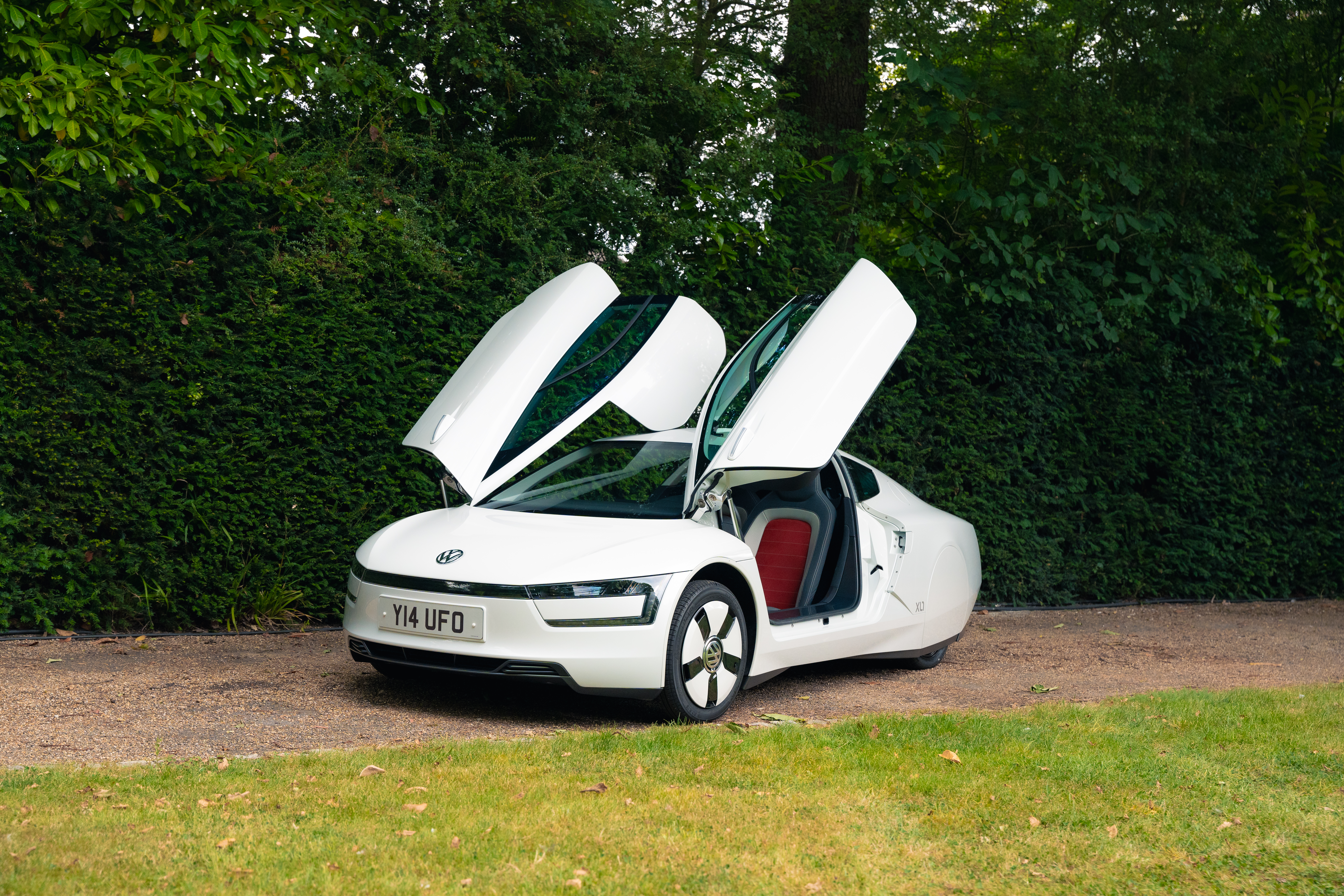 2015 Volkswagen XL1 - 460 Miles for sale by auction in Surrey, United ...