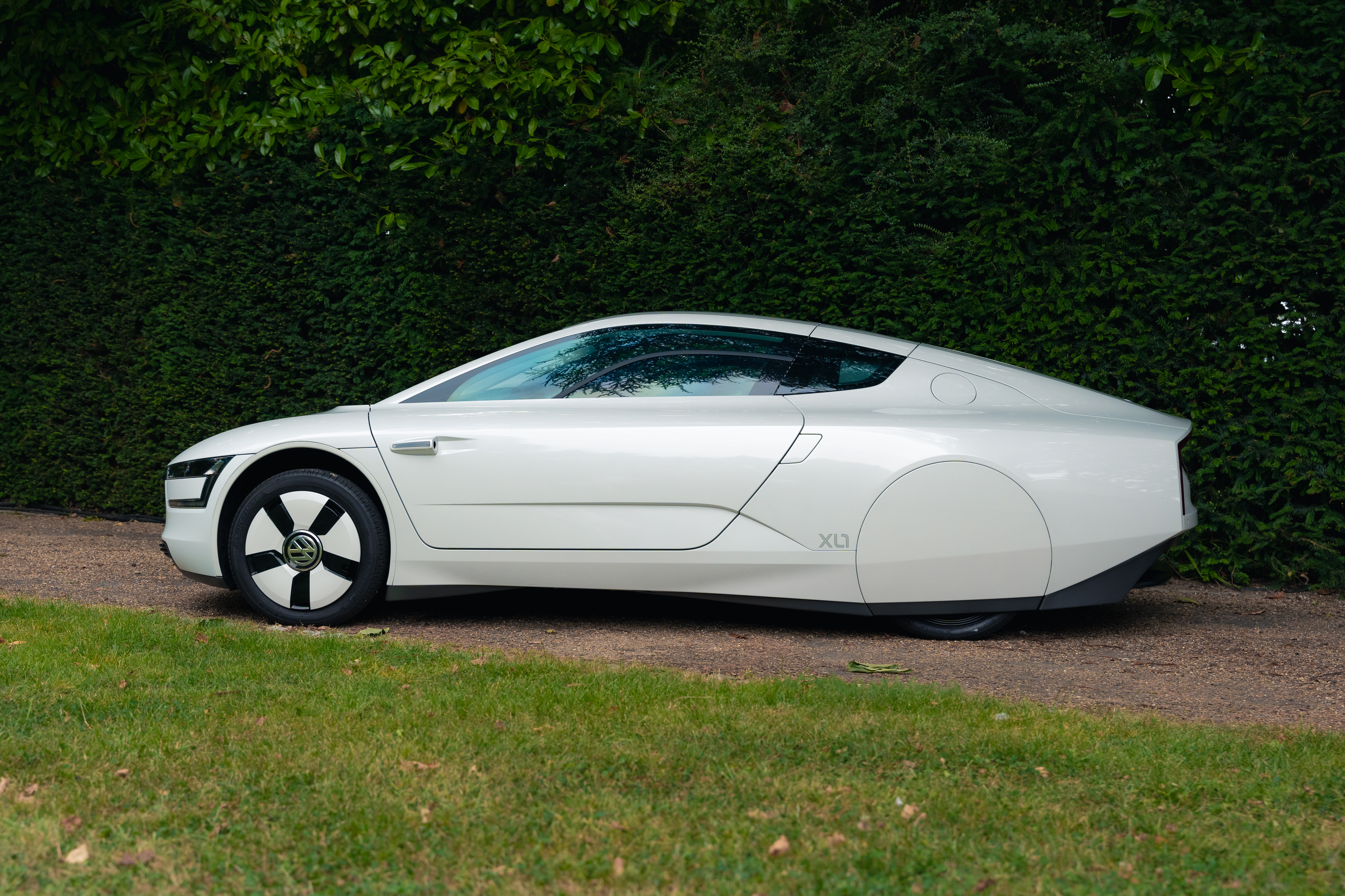 2015 Volkswagen XL1 - 460 Miles for sale by auction in Surrey, United ...