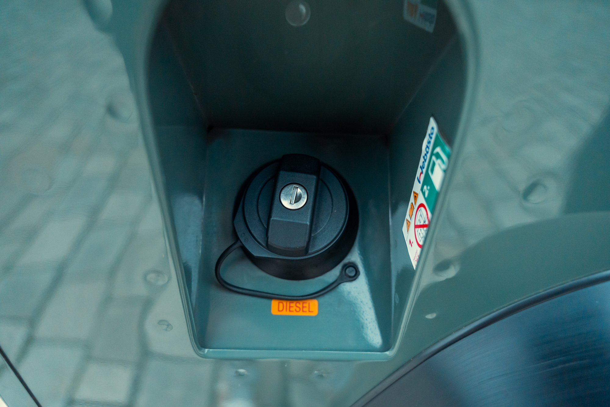 2014 Land Rover Defender 90 XS Station Wagon for sale by auction in ...