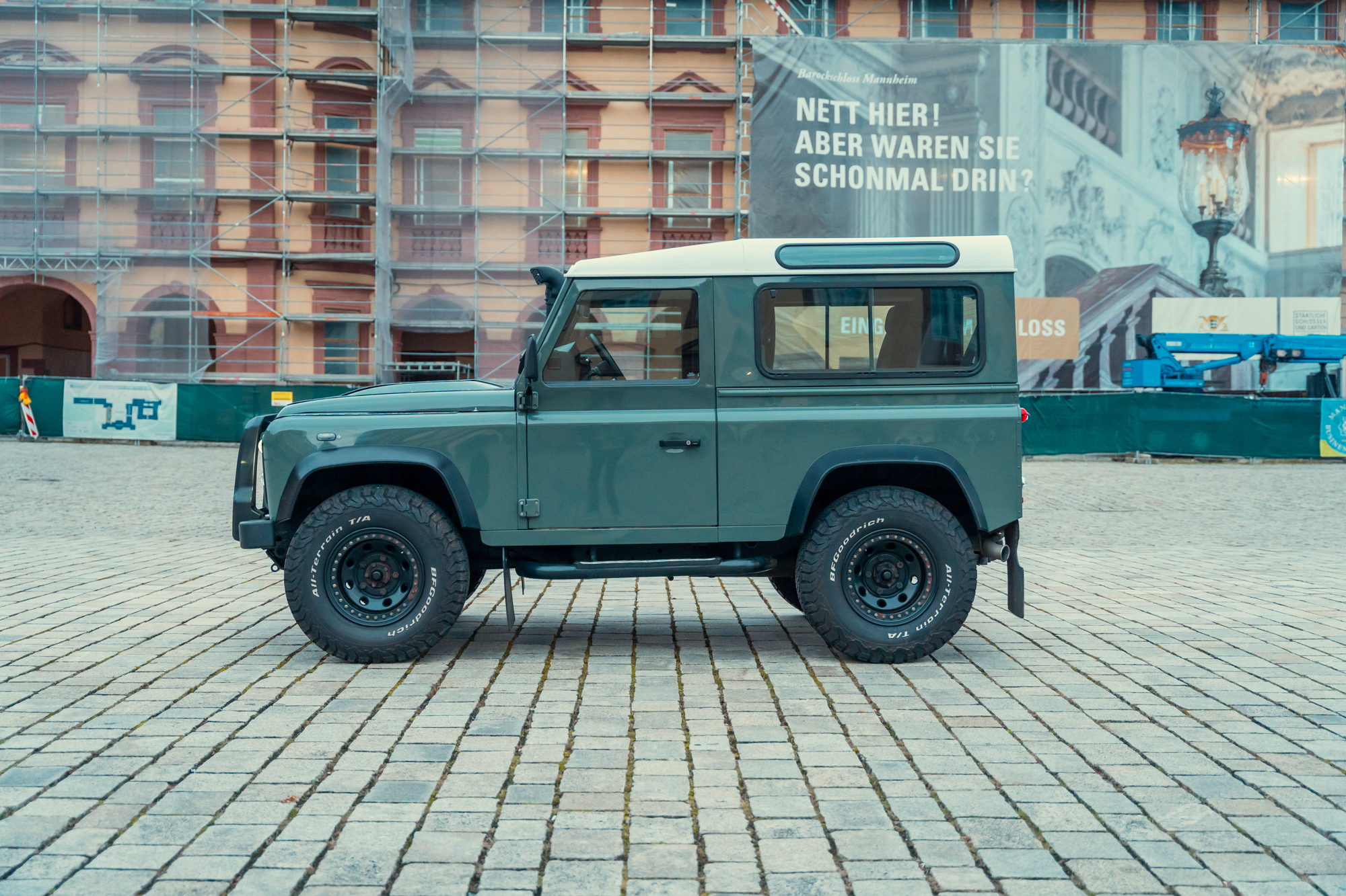 2014 Land Rover Defender 90 XS Station Wagon for sale by auction in ...