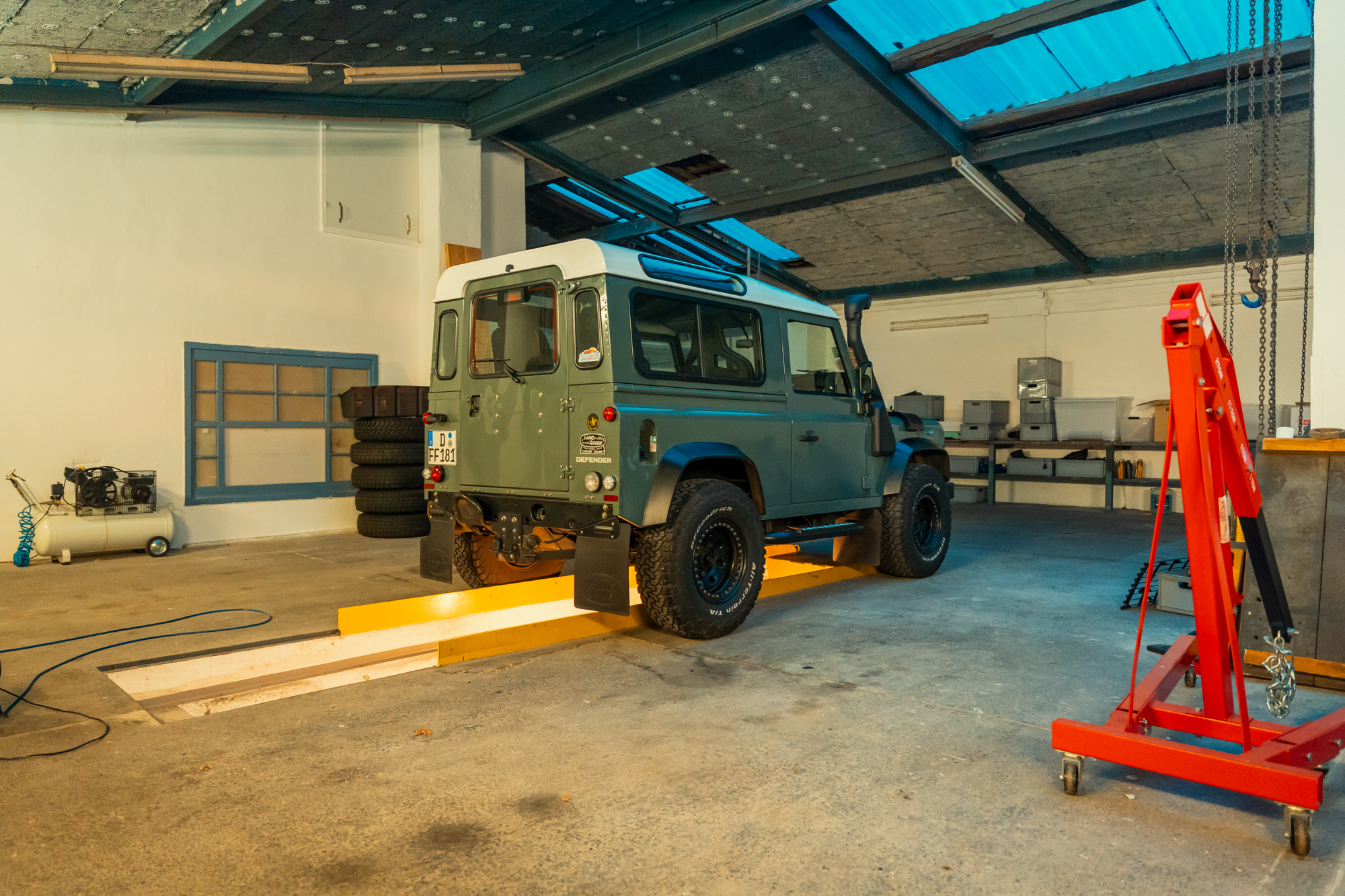 2014 Land Rover Defender 90 XS Station Wagon for sale by auction in ...